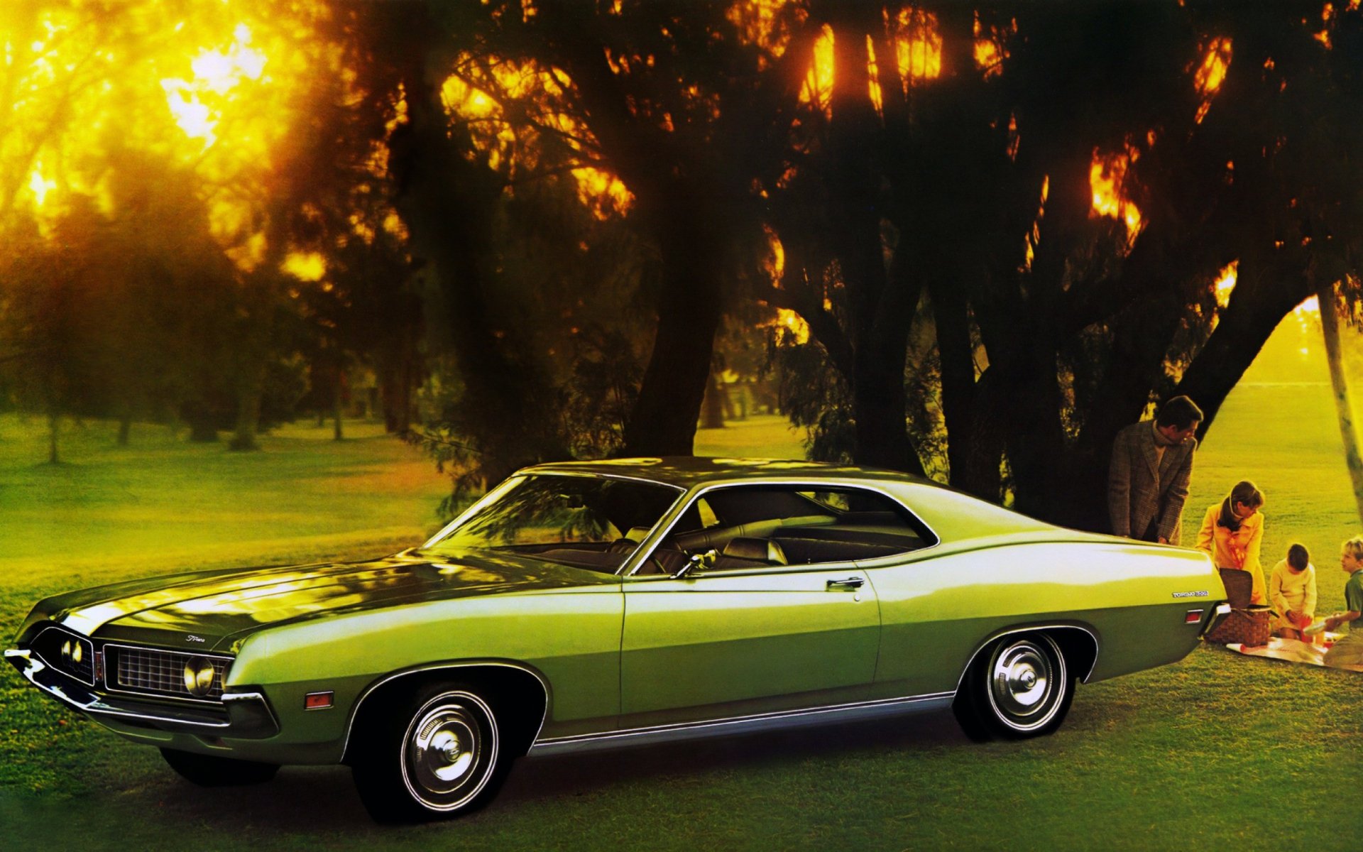 1971 Ford Torino 500 HD Wallpaper: Classic Muscle in Timeless Green Glory