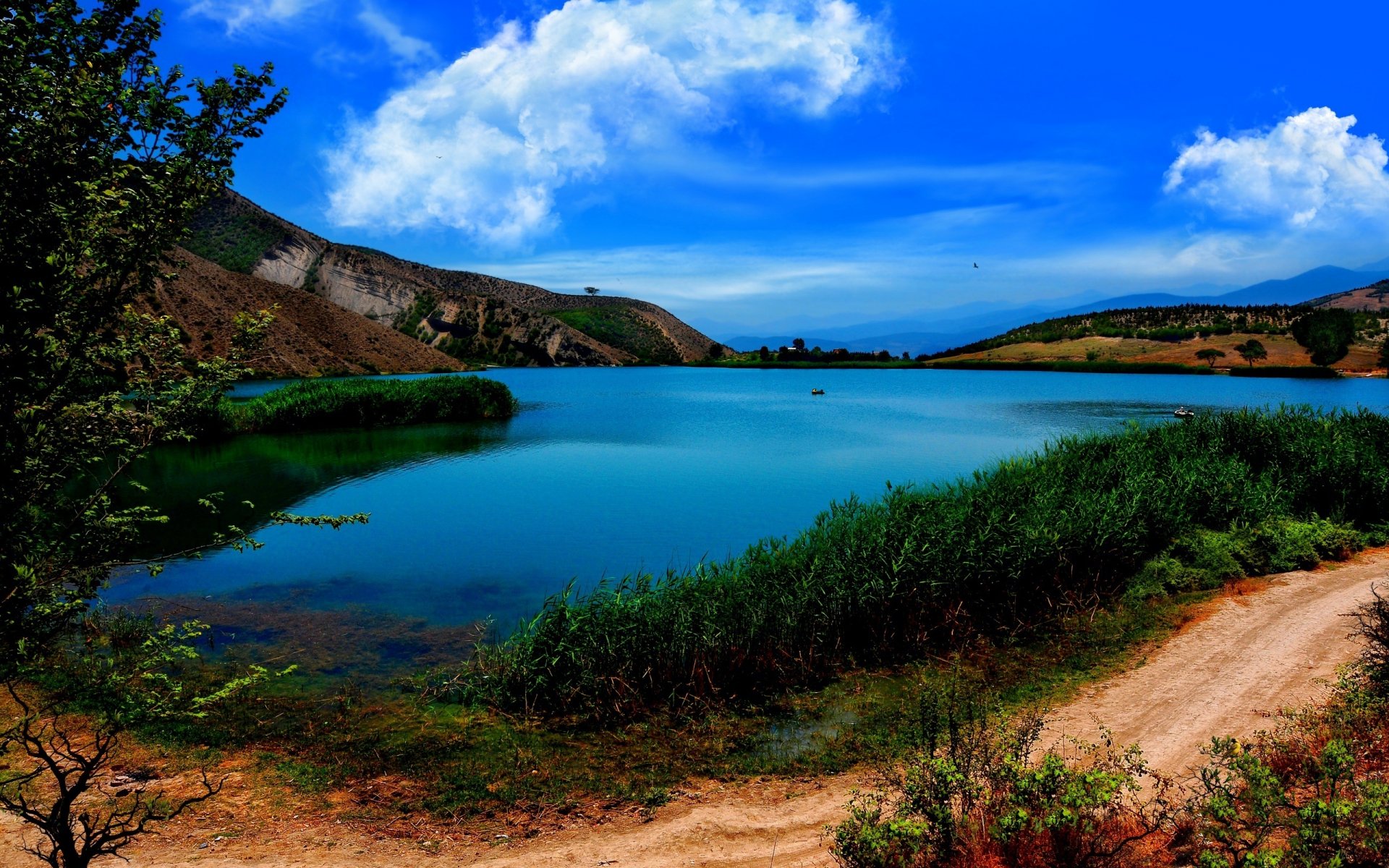 Serene Nature Lake HD Wallpaper