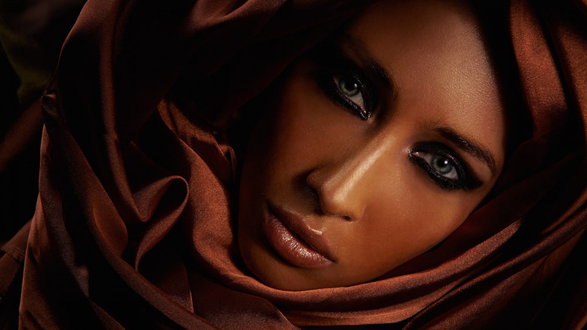 Download Woman Face HD Wallpaper