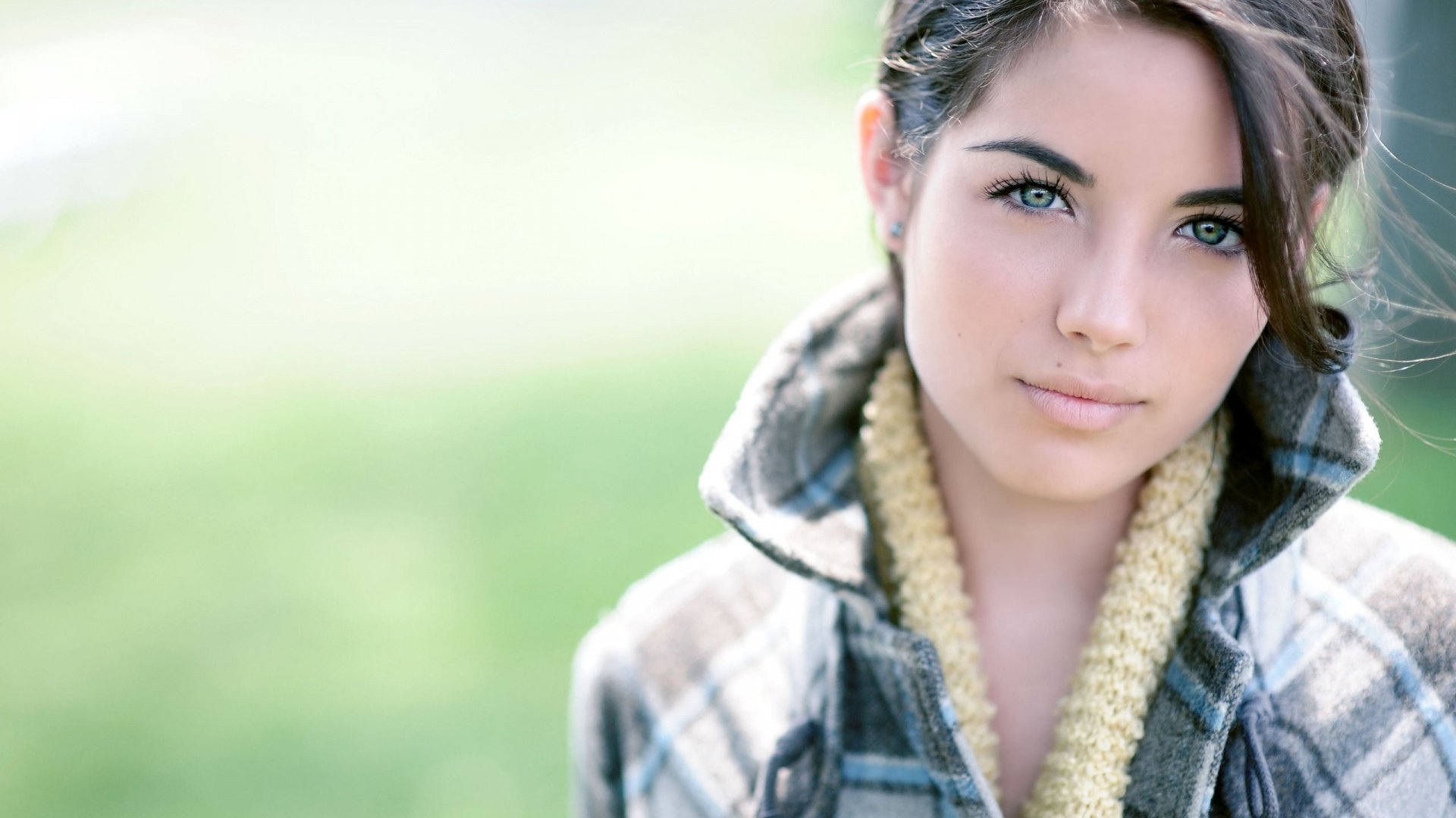 Beautiful Woman HD Wallpaper