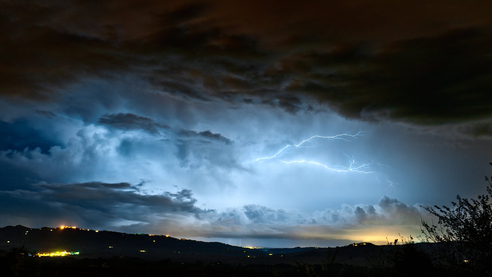 Download Nature Storm HD Wallpaper