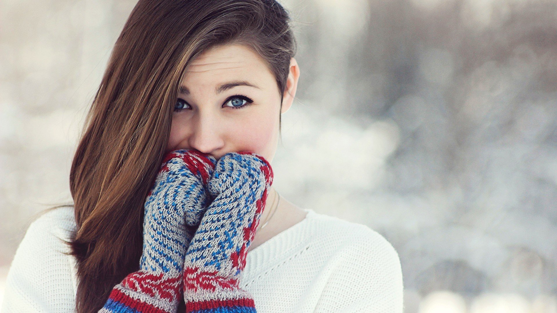 HD Wallpaper of a Woman Embracing Cozy Winter Vibes