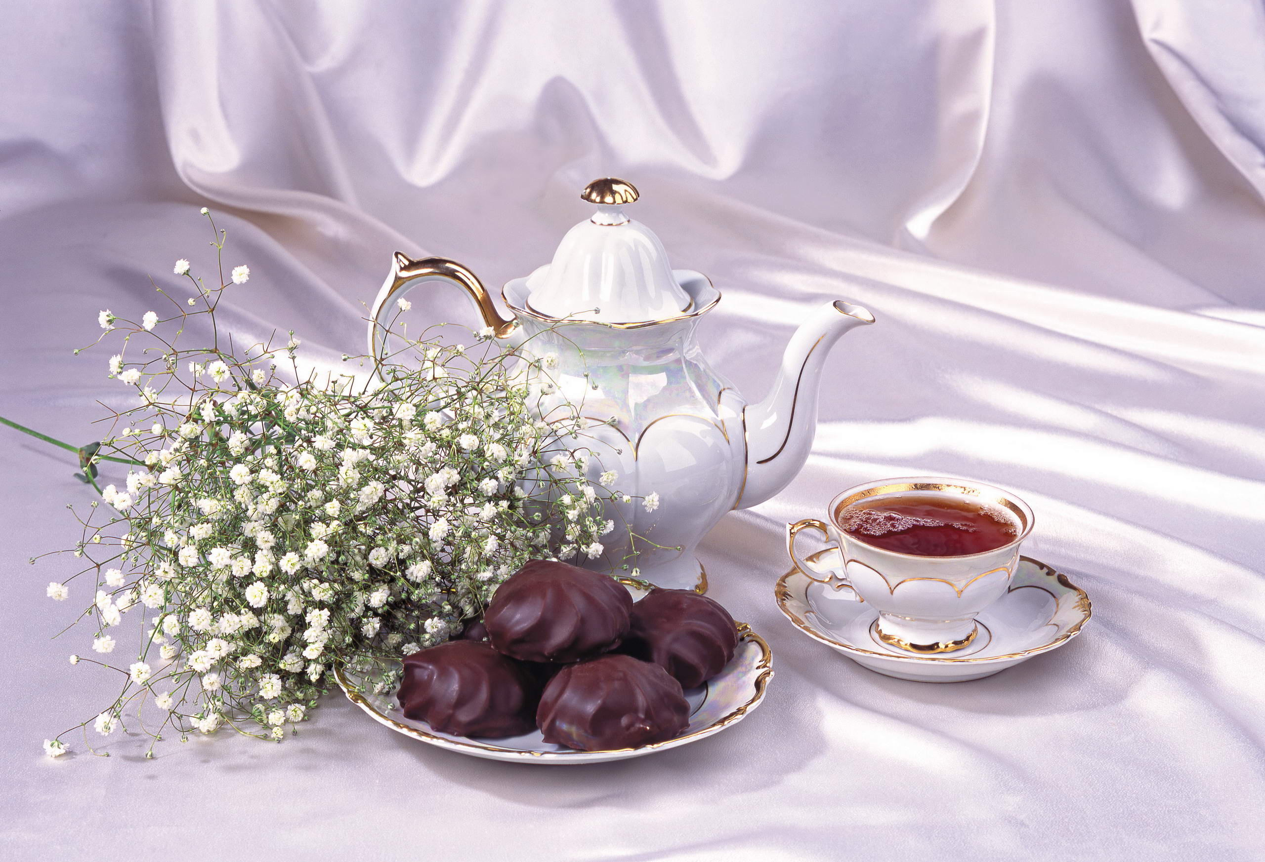 Elegant Tea Time with Delicate Sweets – HD Food & Tea Wallpaper