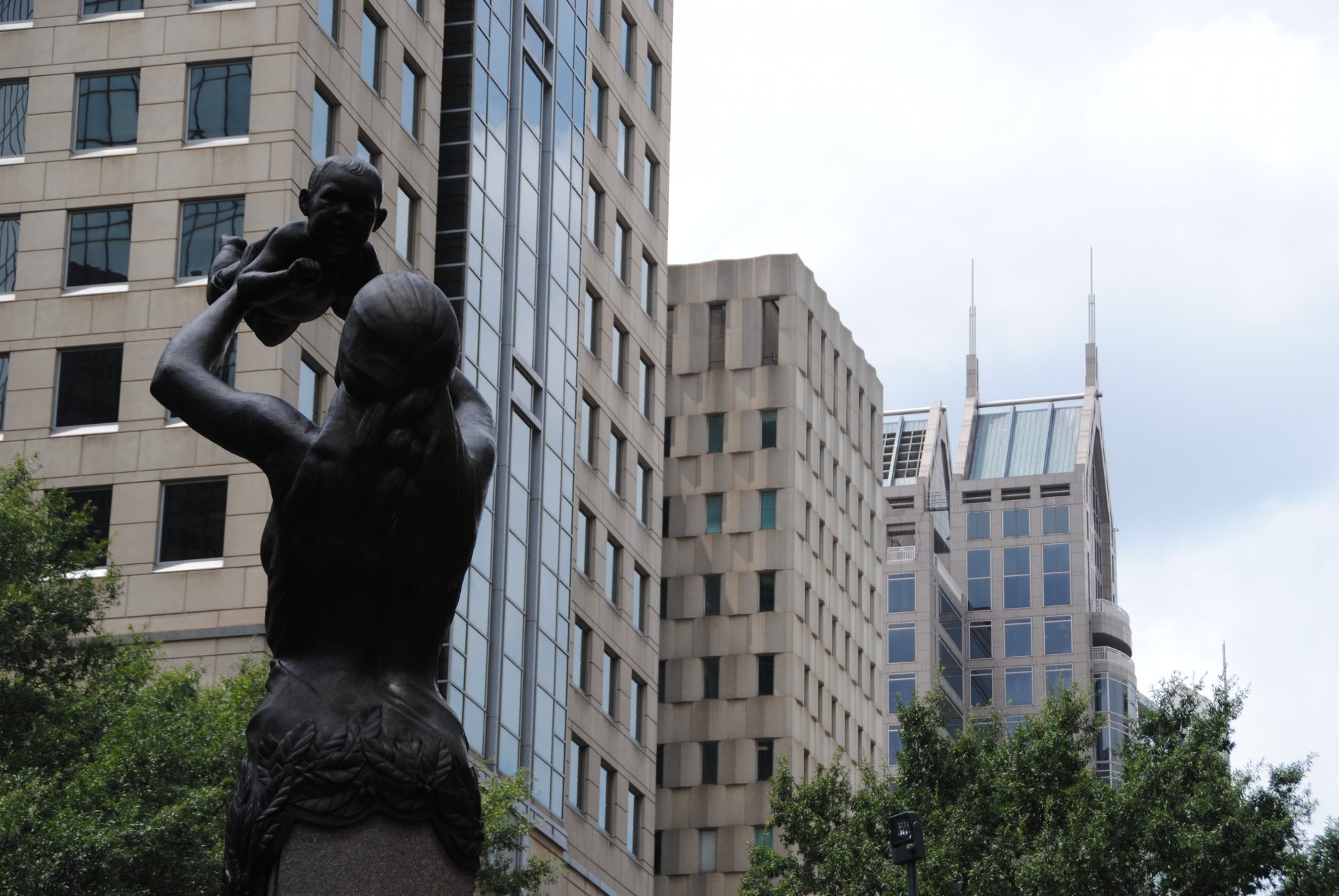 Man Made Statue 4k Ultra HD Wallpaper