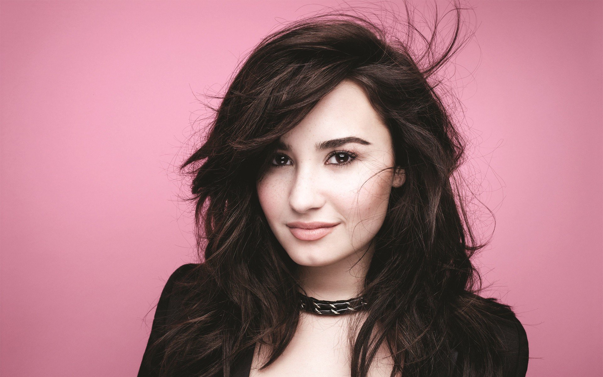 Demi Lovato HD Wallpaper: A Stunning Music Icon