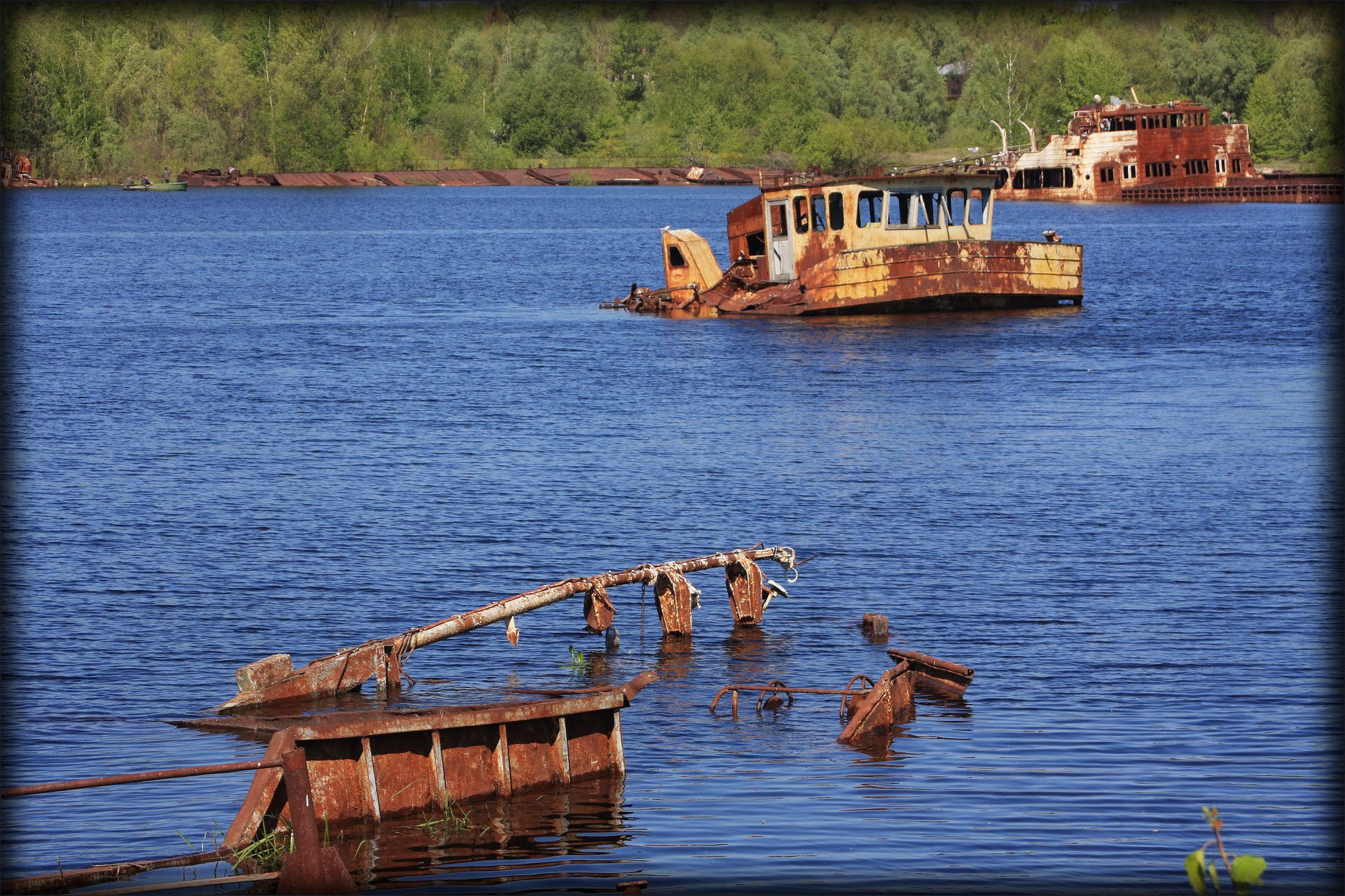 Download Vehicle Wreck HD Wallpaper