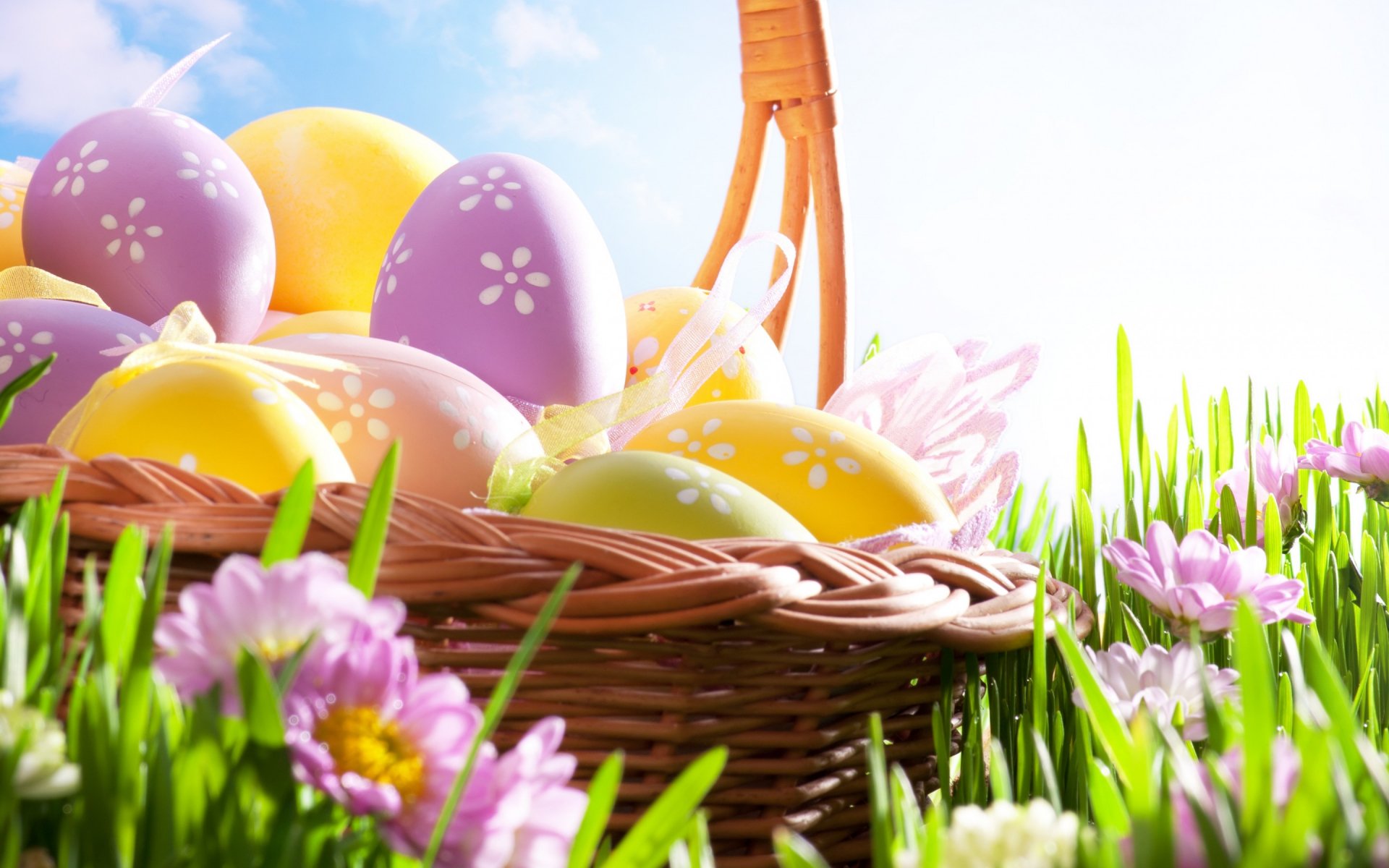 Vibrant Easter HD Wallpaper: Celebrate the Joy of Spring | 2880x1800 ...