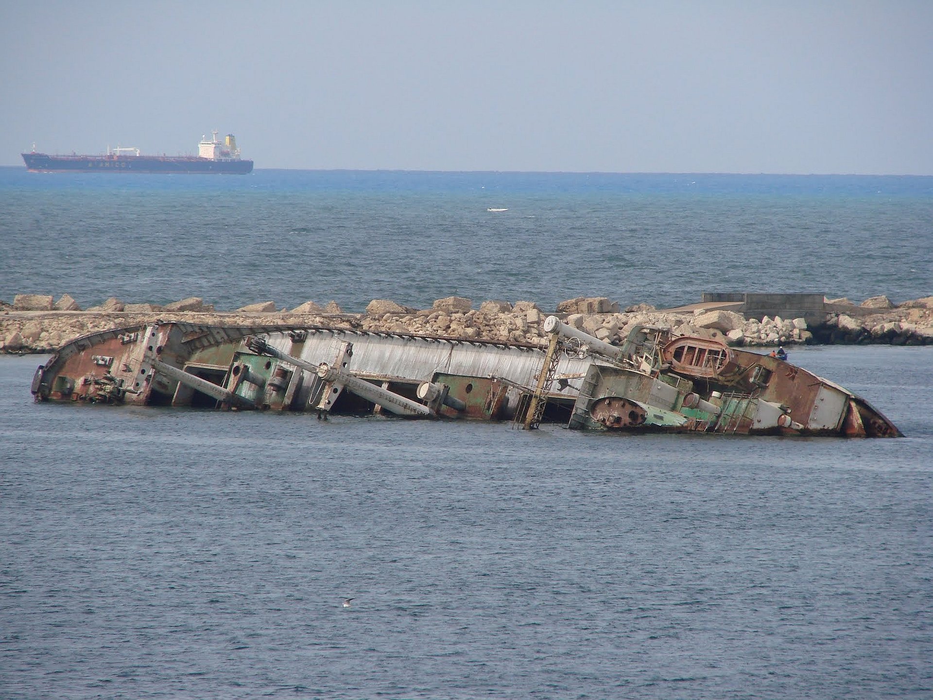 Download Vehicle Wreck HD Wallpaper