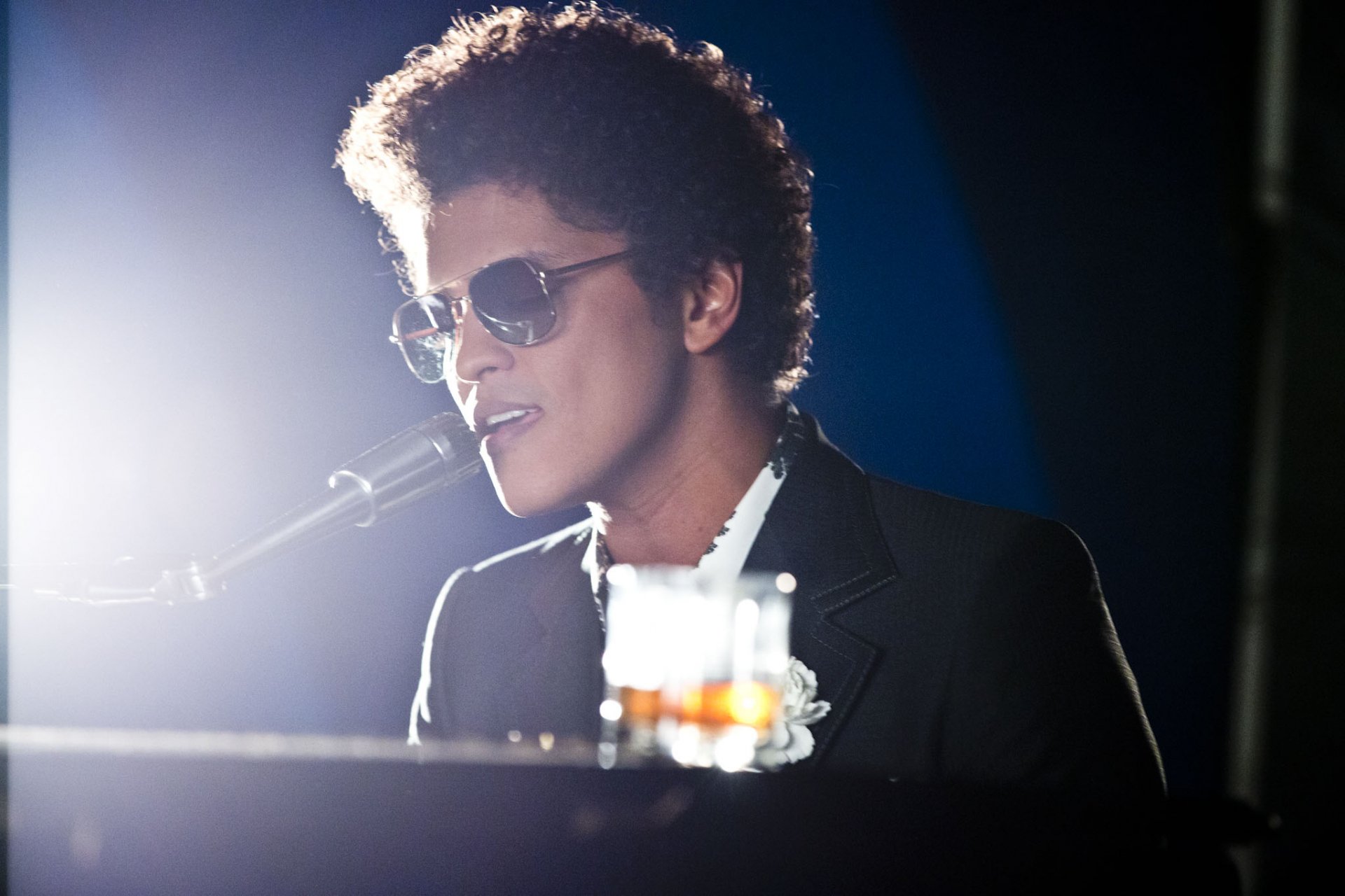Bruno Mars Live: HD Music Vibes Wallpaper