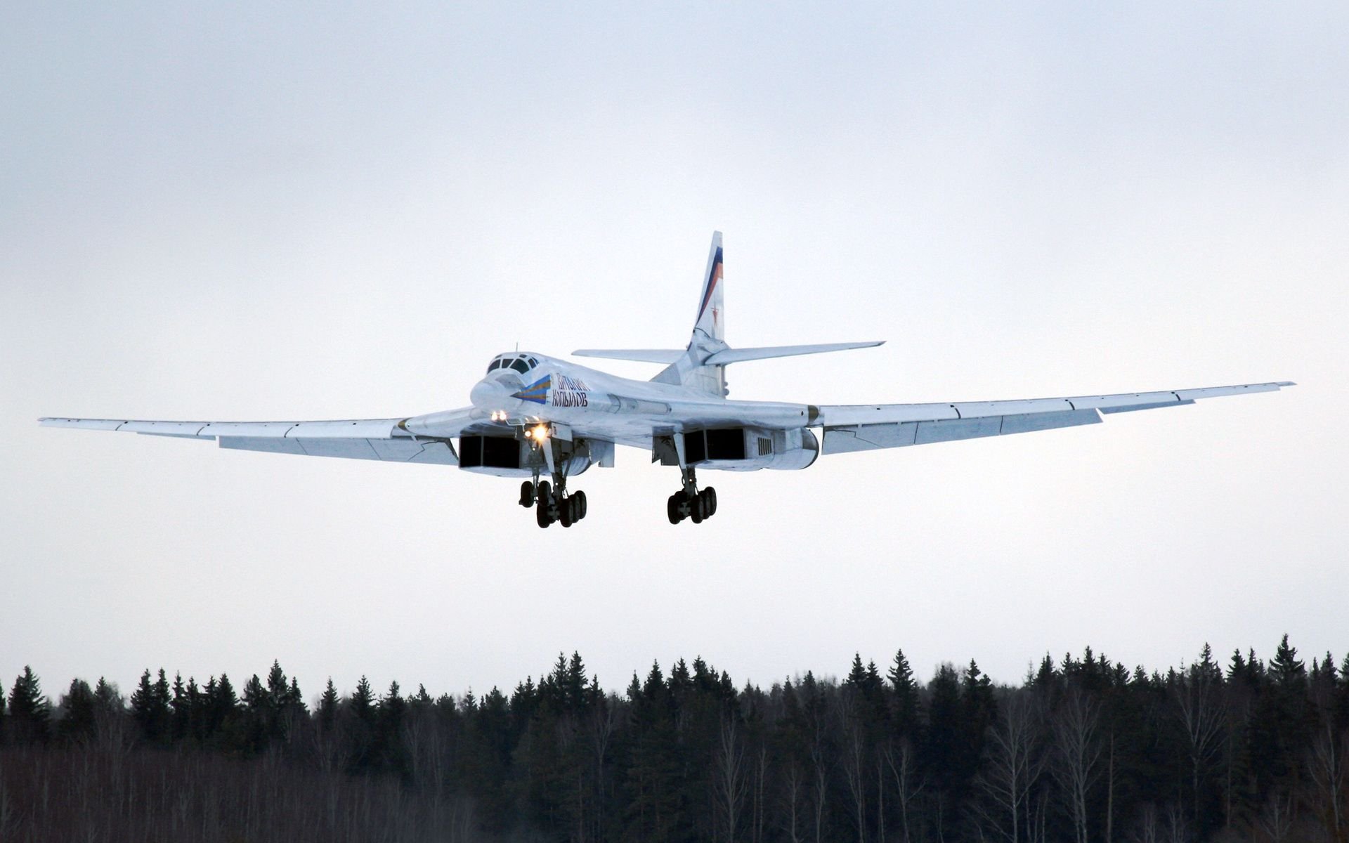Stunning HD Wallpaper of the Tupolev Tu-160 Bomber