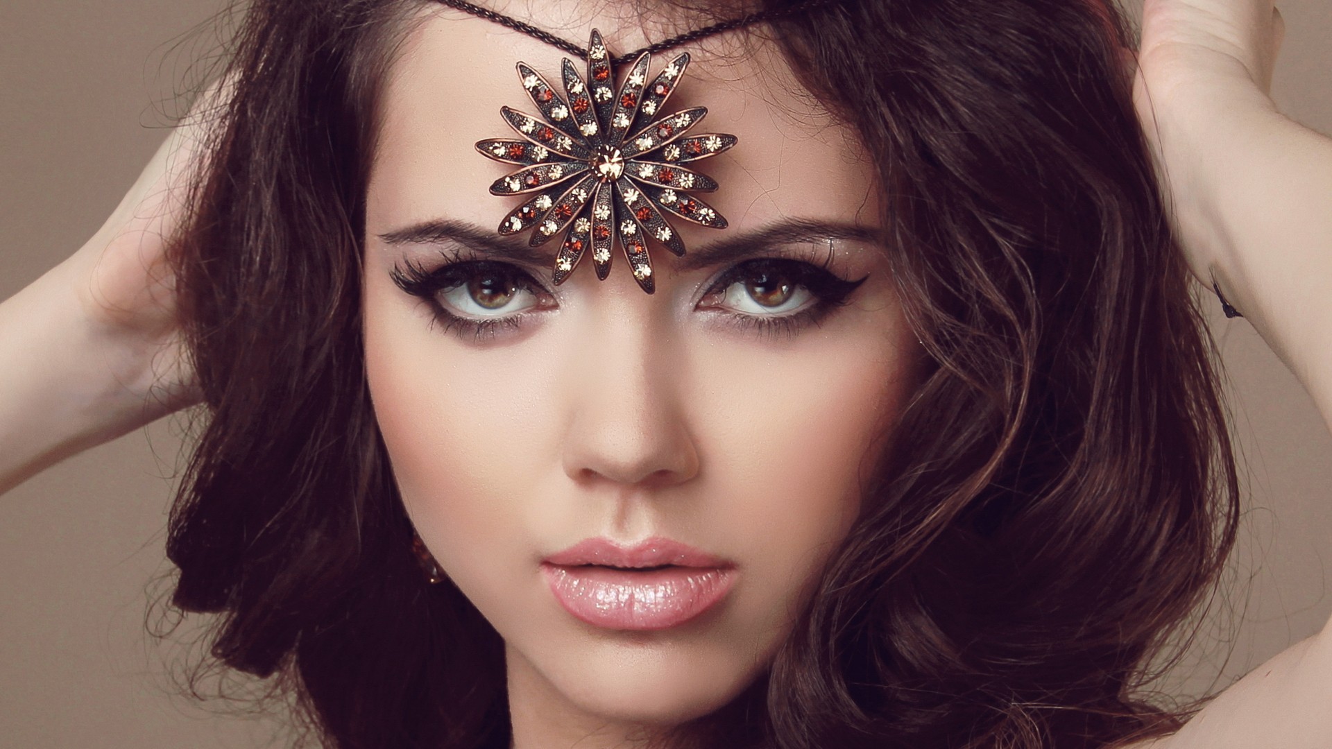 Download Woman Face HD Wallpaper