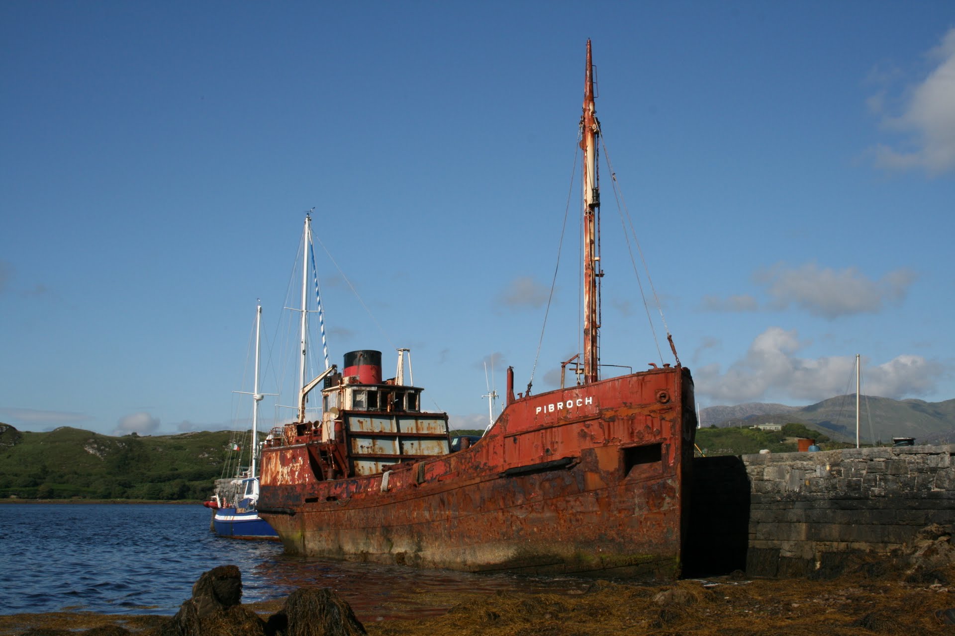 Download Vehicle Wreck HD Wallpaper