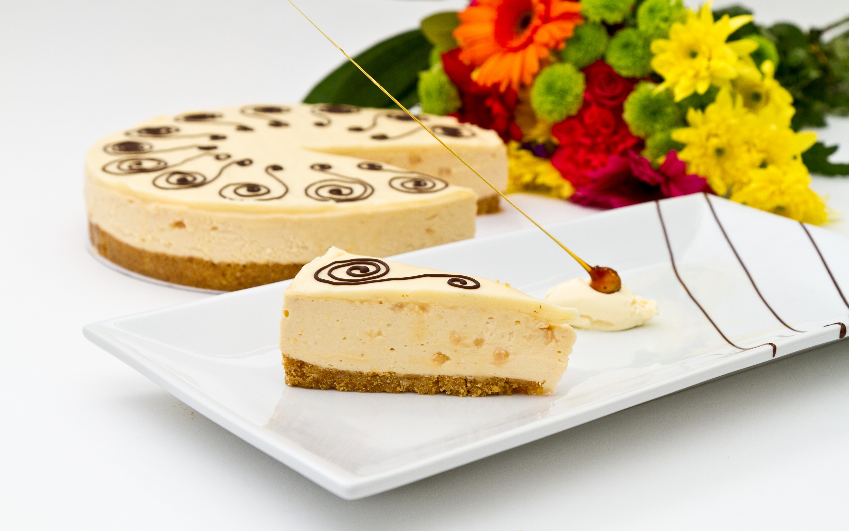 Delicious Creamy Cake HD Wallpaper – Perfect Food Delight