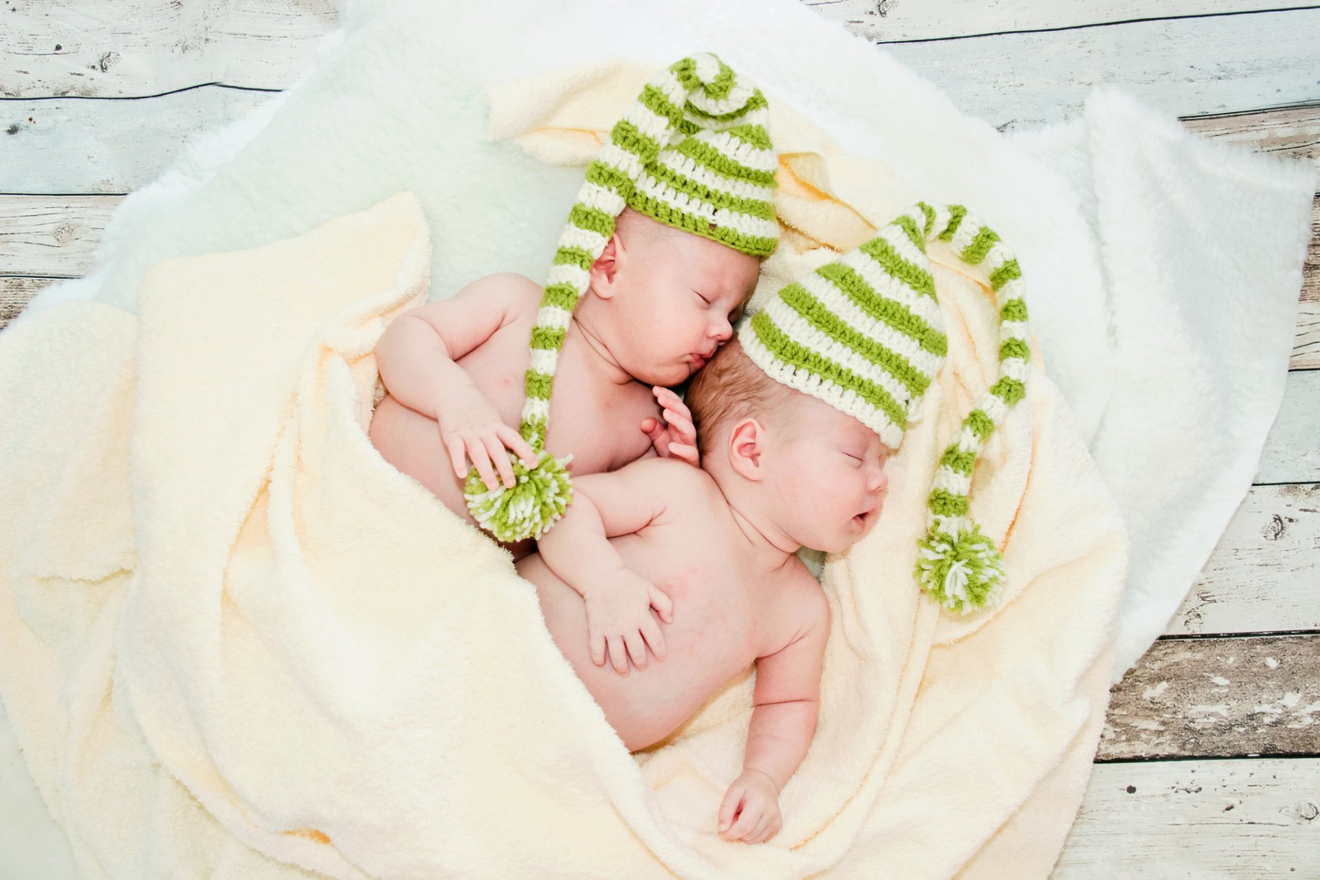 HD Baby Bliss: Adorable Twin Photography Wallpaper | 2048x1365 ...