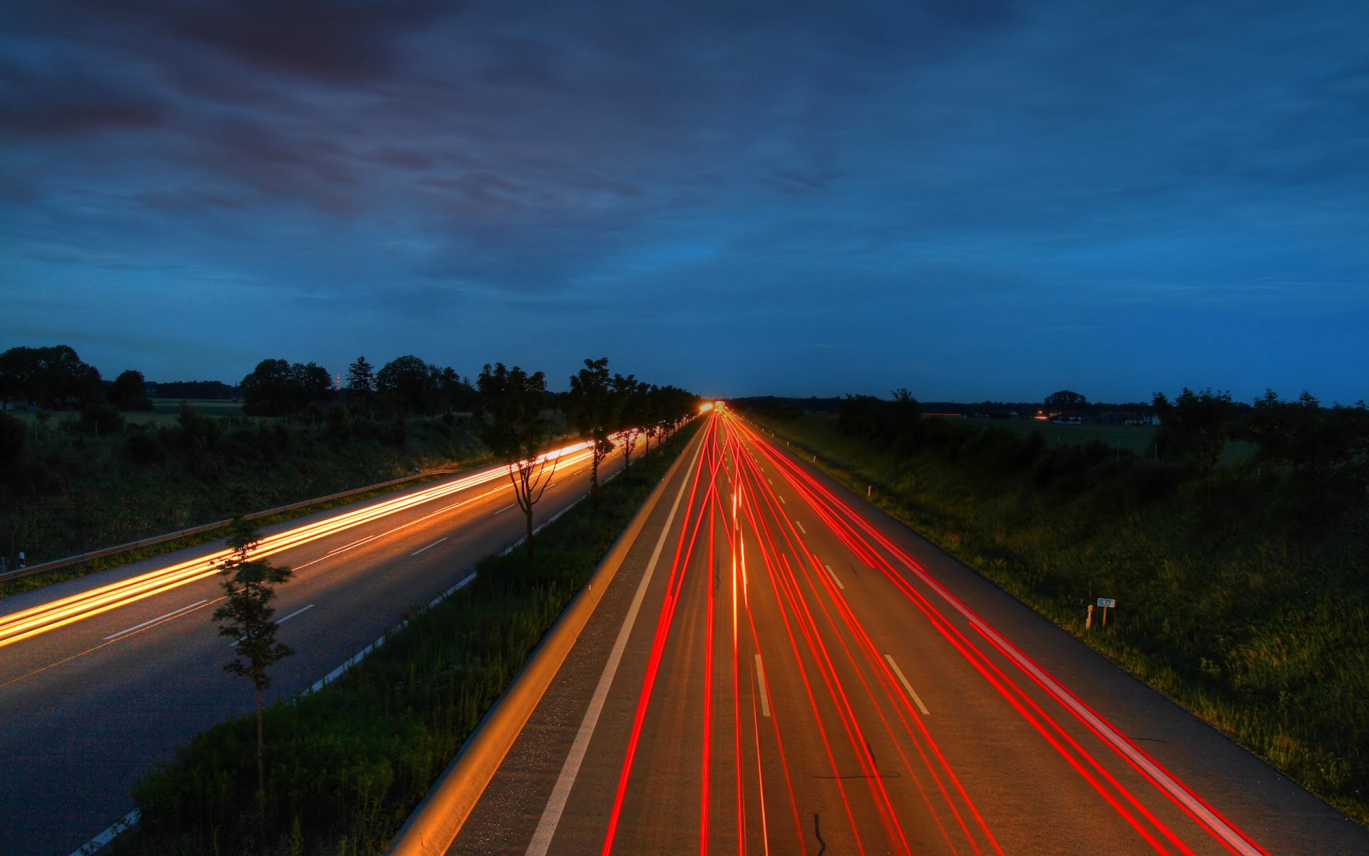2K Quad HD Time-Lapse Photography: Highway Light Trails