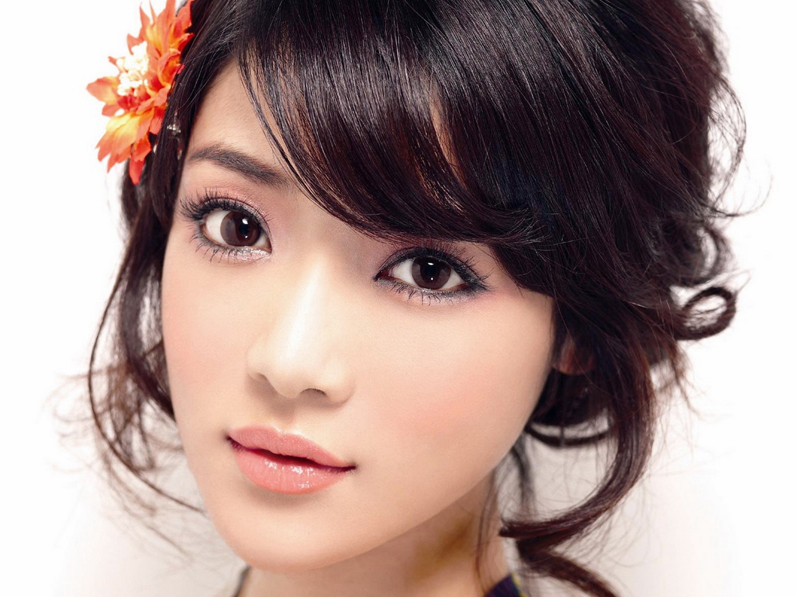 HD Wallpaper of a Woman's Graceful Face