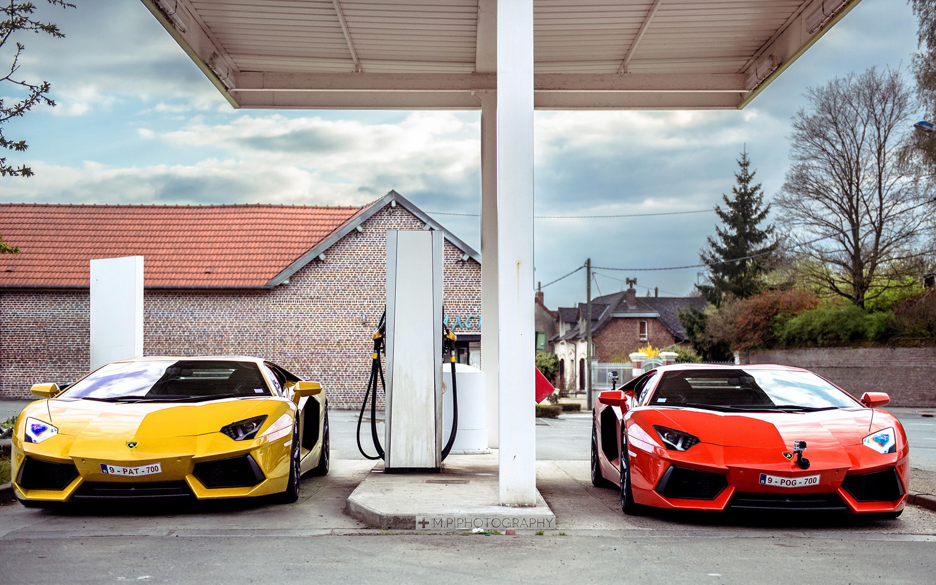 Lamborghini Aventador HD Wallpaper: Power Meets Elegance