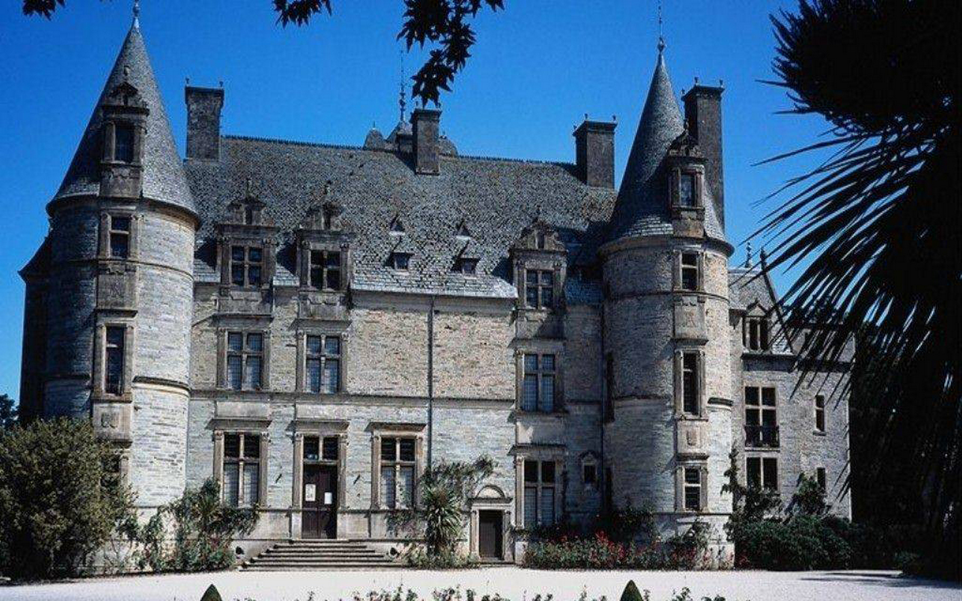 Majestic Man-Made Castle HD Wallpaper