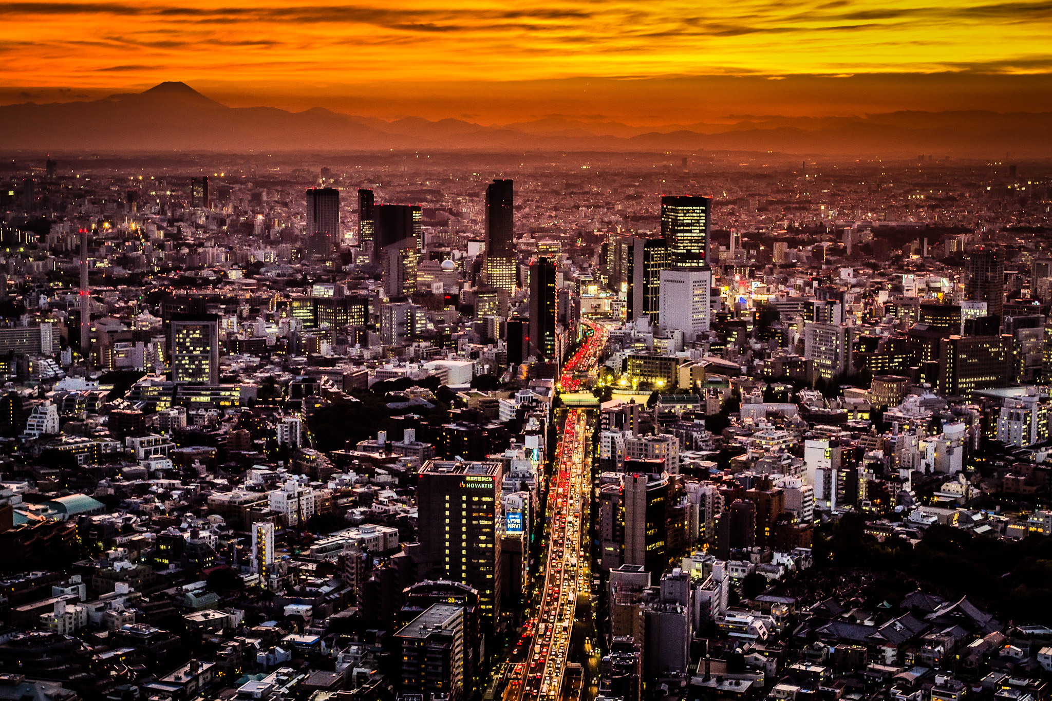 Tokyo Skyline at Dusk: Stunning HD Man-Made Urban Panorama