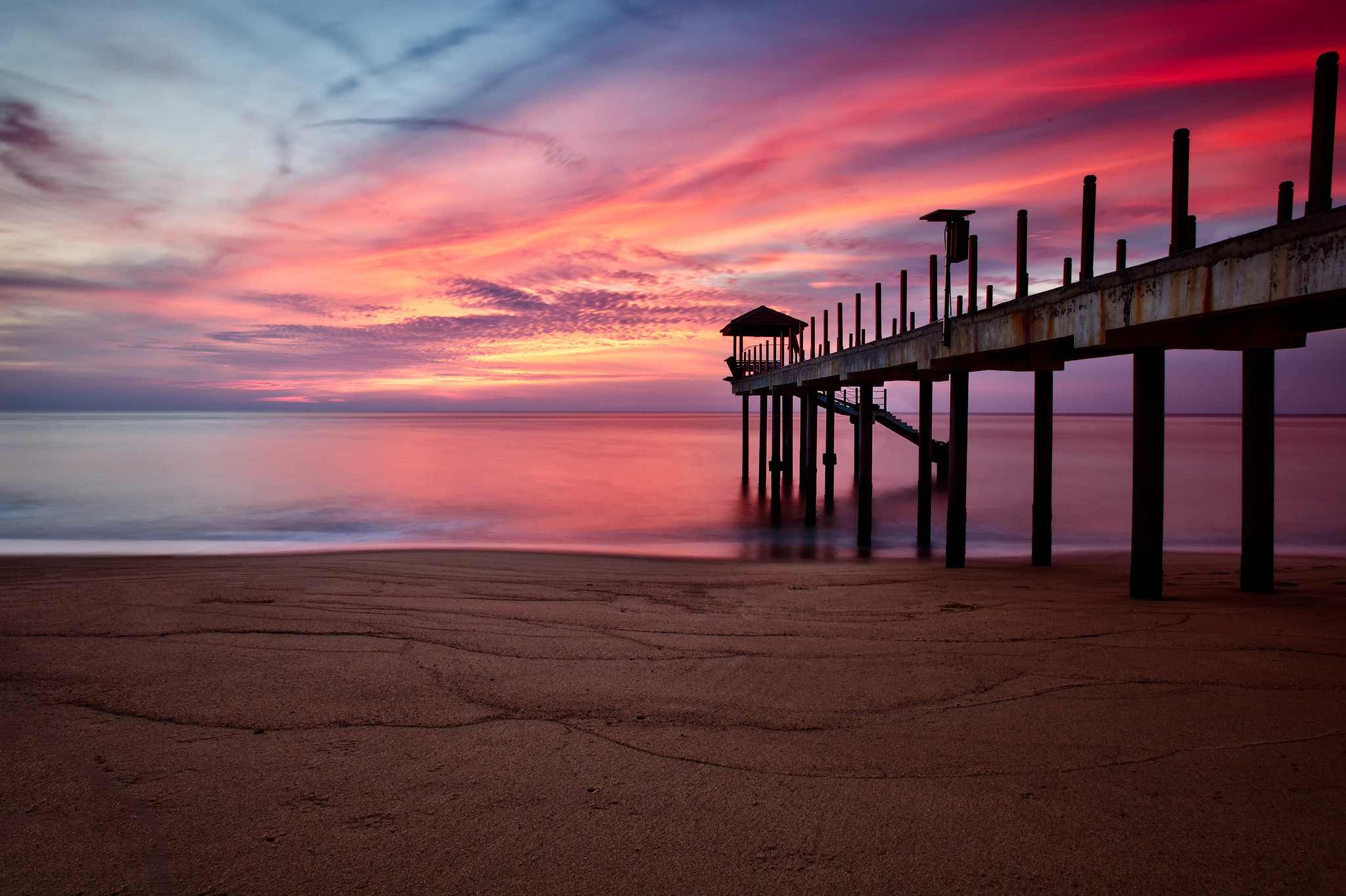 Serene Purple Sunset Over Ocean Pier and Sandy Beach Horizon - HD Wallpaper
