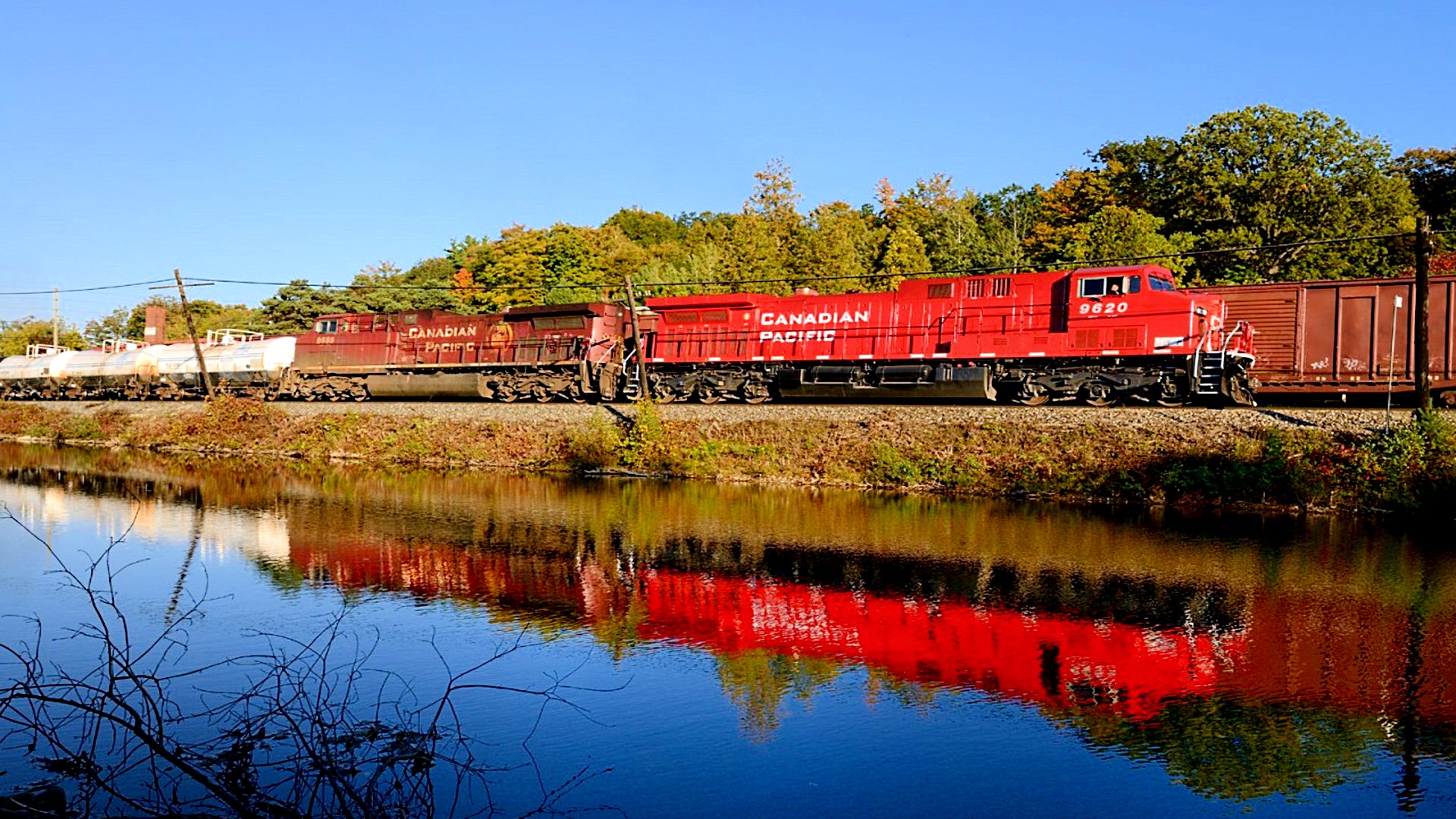 Download Vehicle Train HD Wallpaper