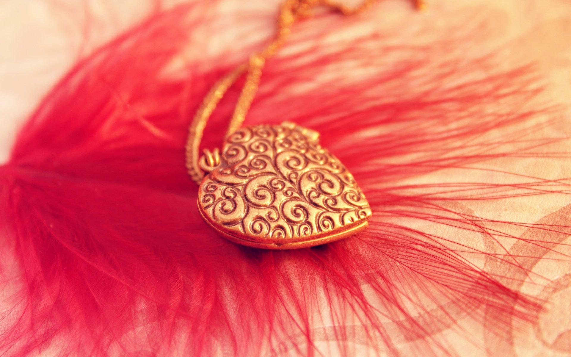 Download Man Made Jewelry HD Wallpaper | 2880x1800 | Wallpaper Abyss