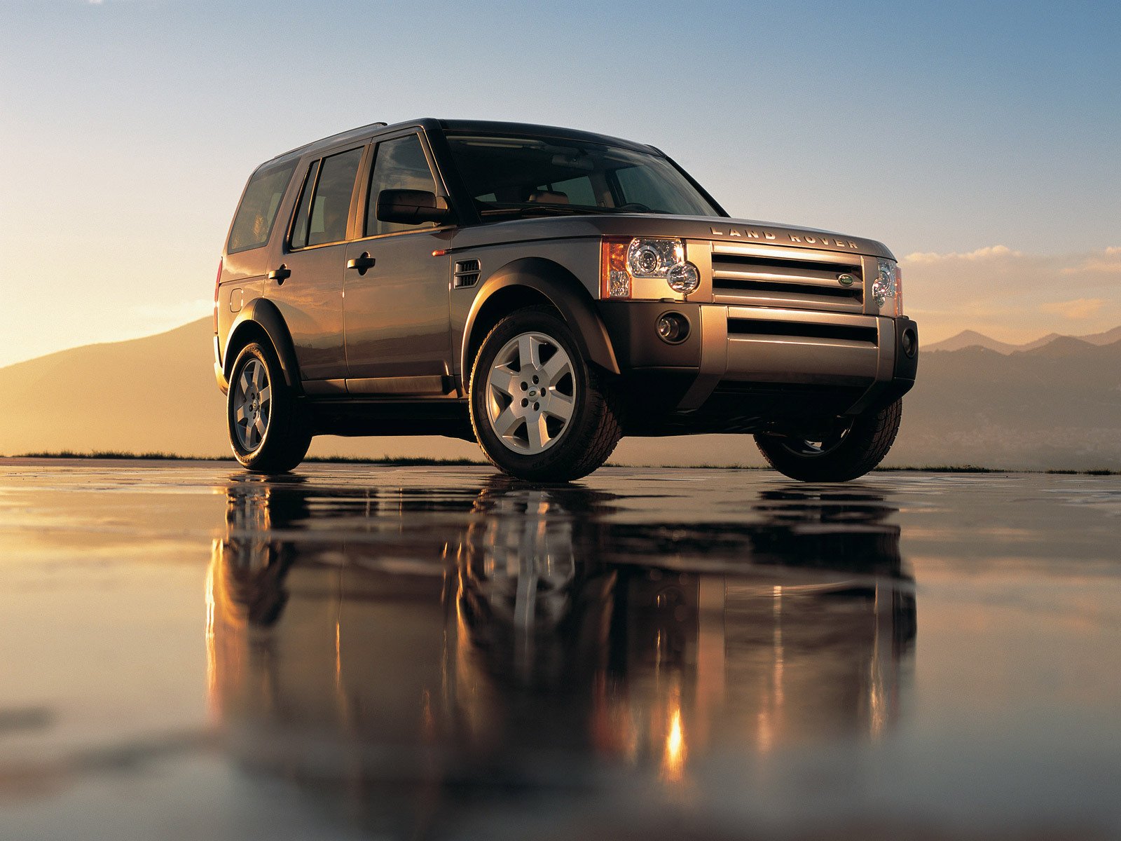 Download Vehicle Land Rover Wallpaper