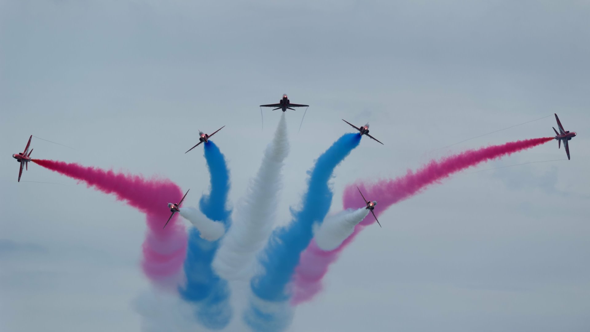 Military Air Show Spectacle: 4K Ultra HD Aircraft in Dynamic Flight ...