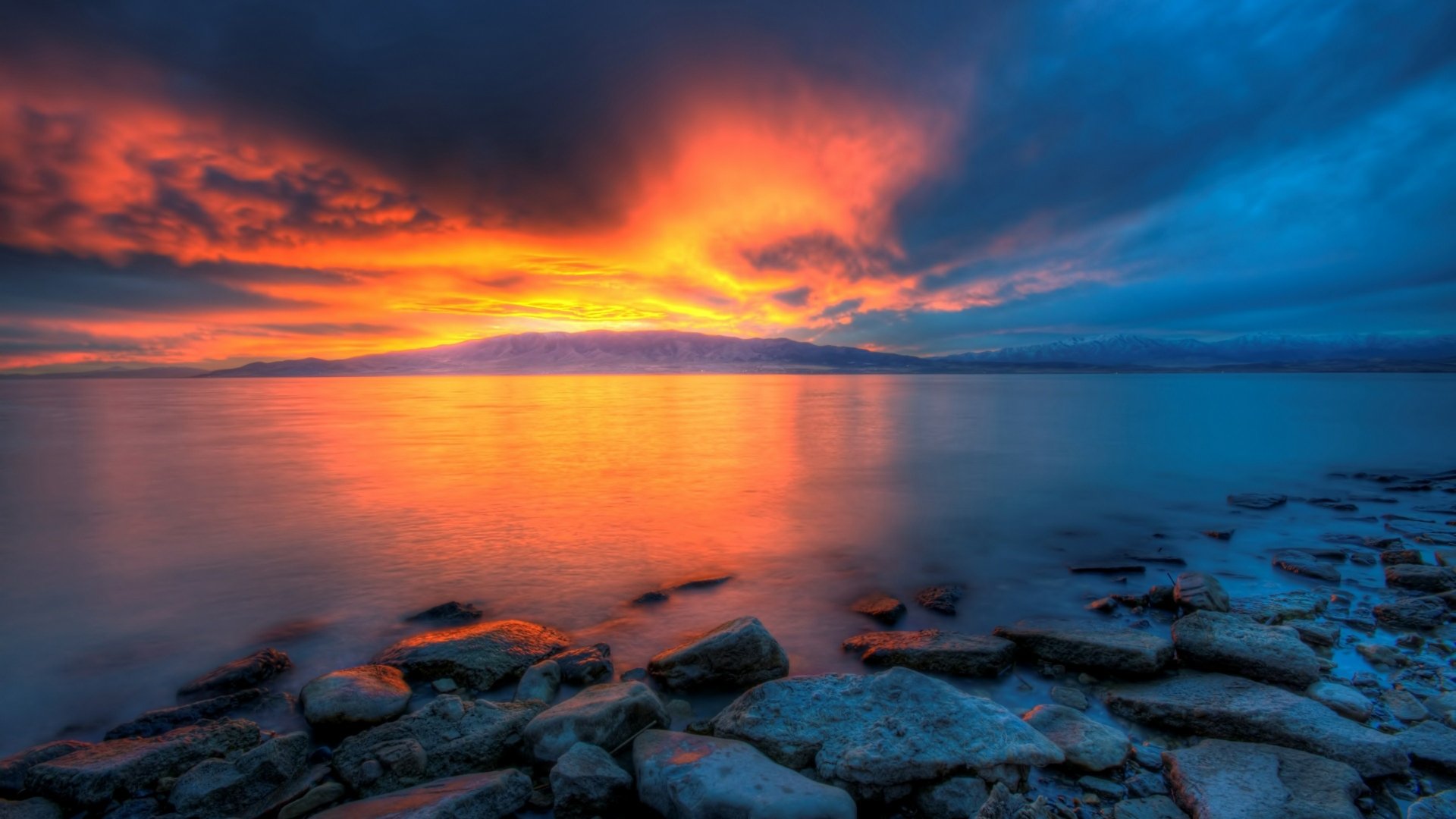 Stunning Ocean Sunset - 4K Ultra HD Nature Wallpaper