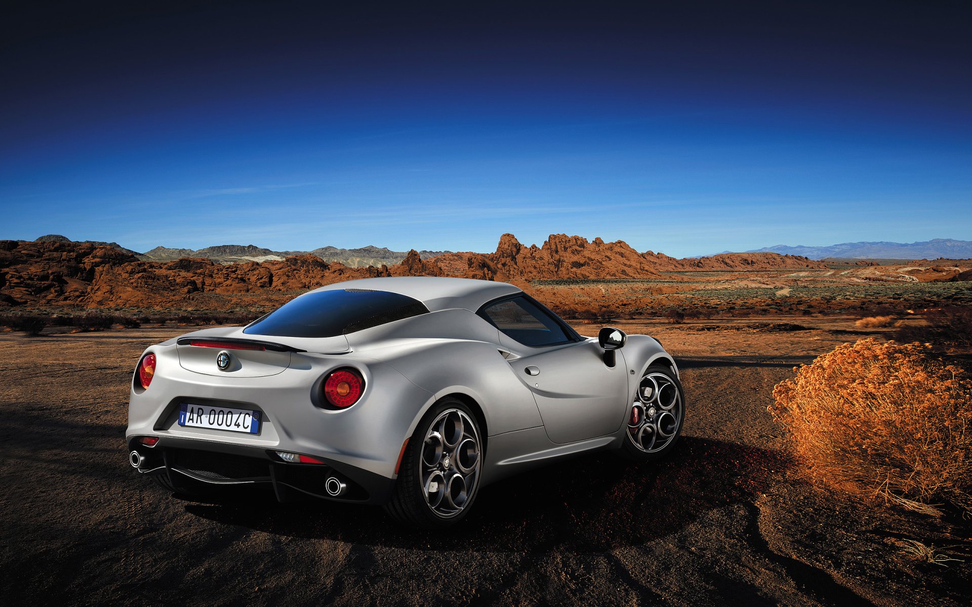 Download Alfa Romeo Vehicle Alfa Romeo 4C HD Wallpaper
