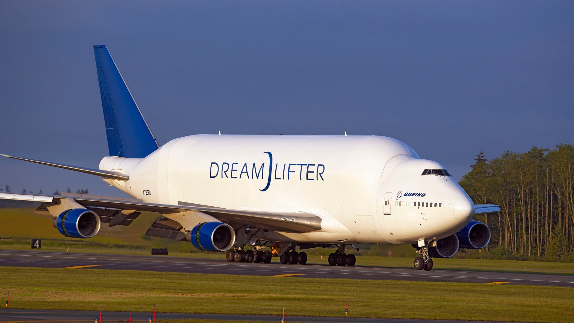 Boeing 747 Dreamlifter - Desktop Wallpapers, Phone Wallpaper, PFP, Gifs ...