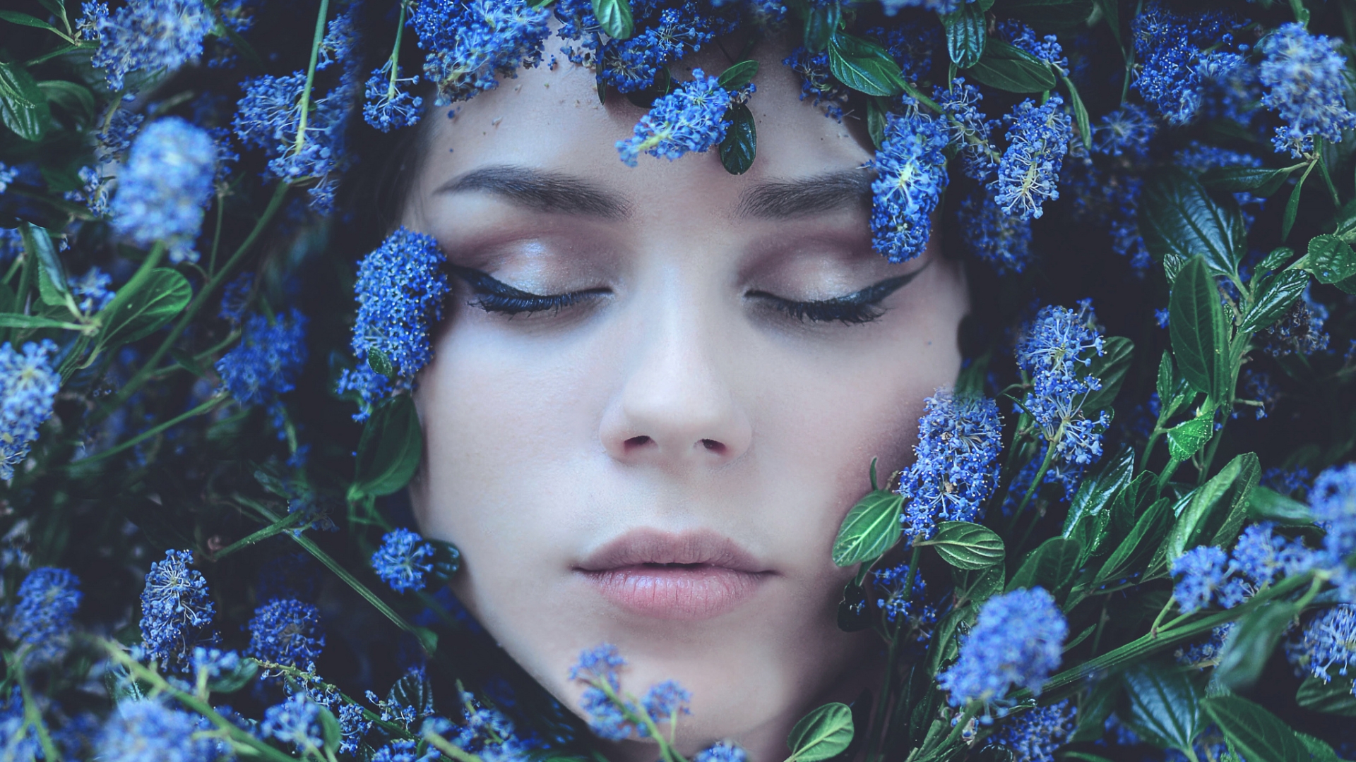 Download Woman Face HD Wallpaper