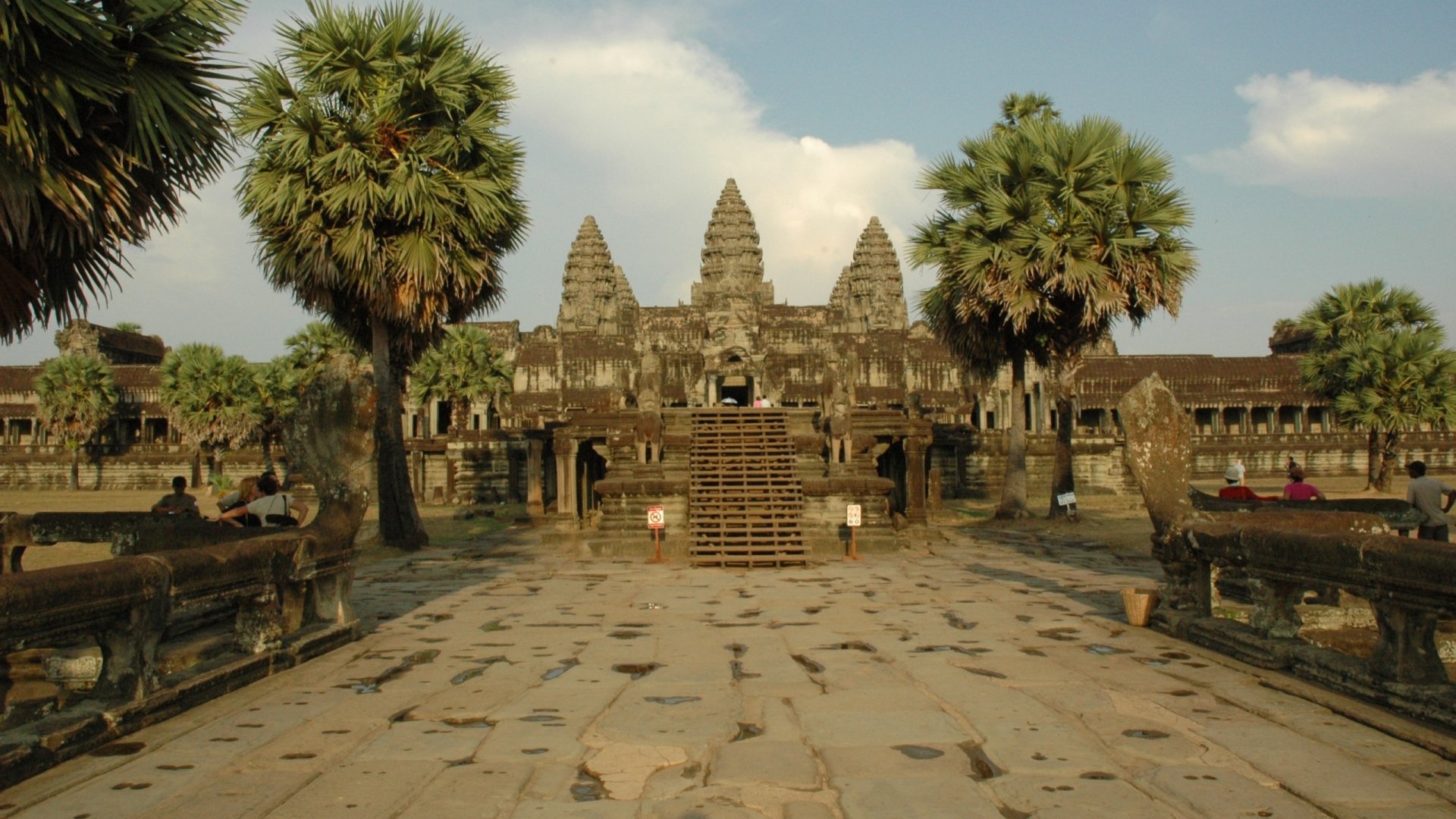 Angkor Wat: A Stunning HD Wallpaper of Sacred Beauty