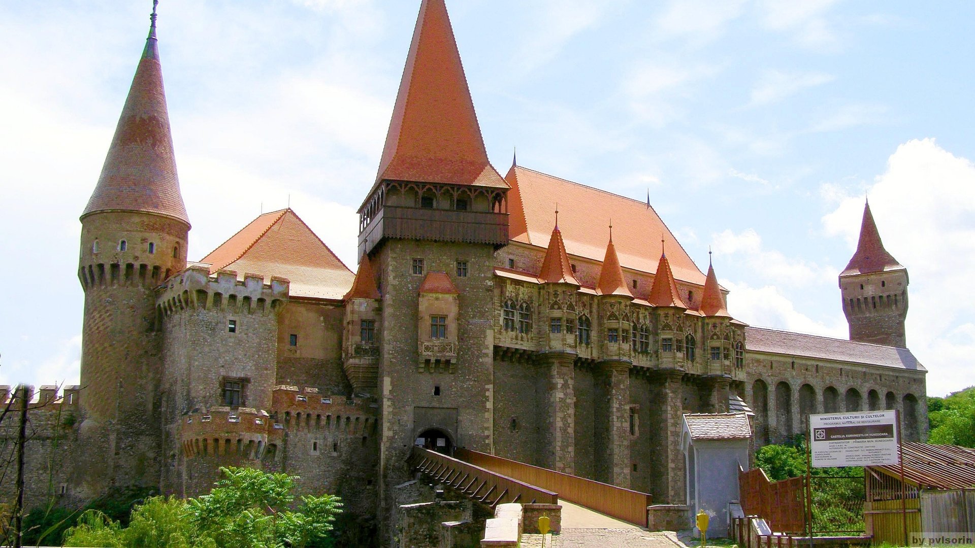 Corvin Castle Majesty: Stunning HD Wallpaper of Man-Made Gothic Wonder