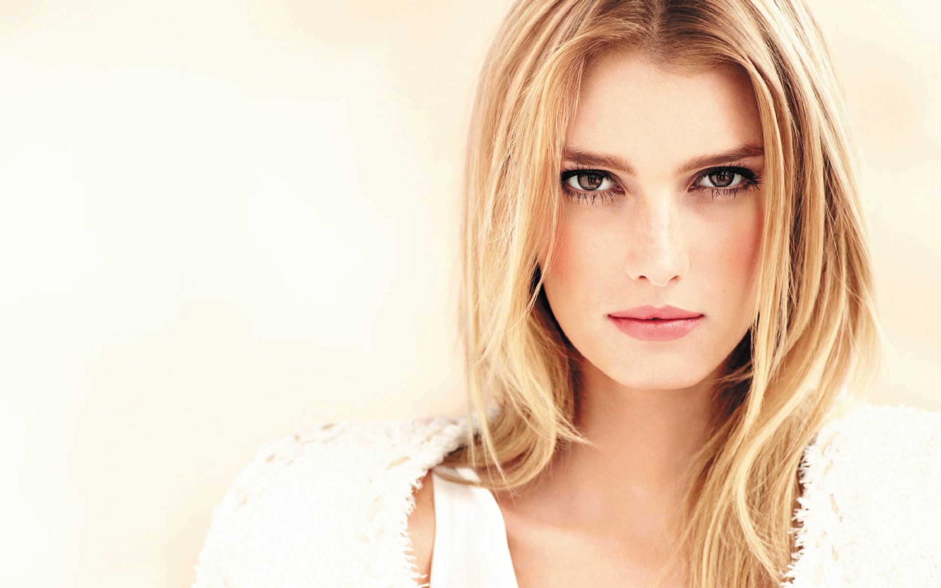 Elegant French Model Sigrid Agren HD Portrait Wallpaper