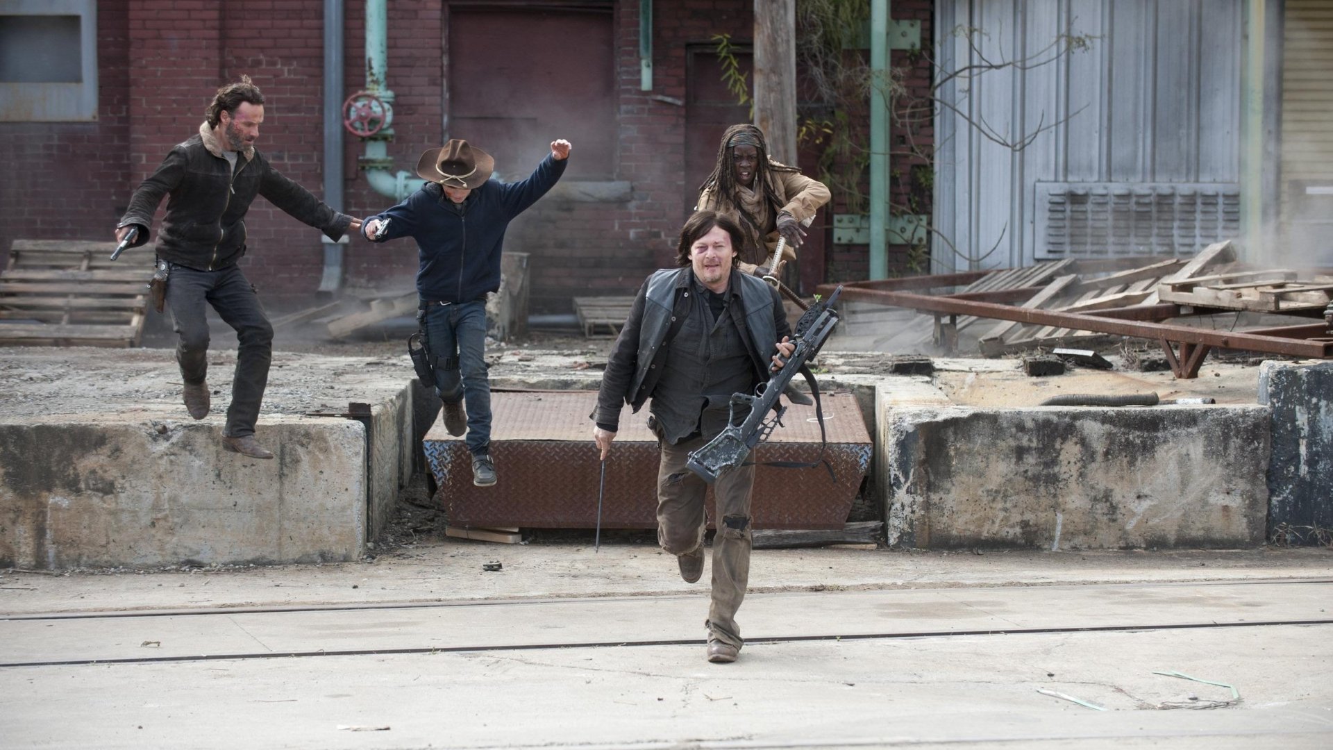 The Walking Dead HD: Epic Survival Chase Wallpaper | 2500x1406 ...