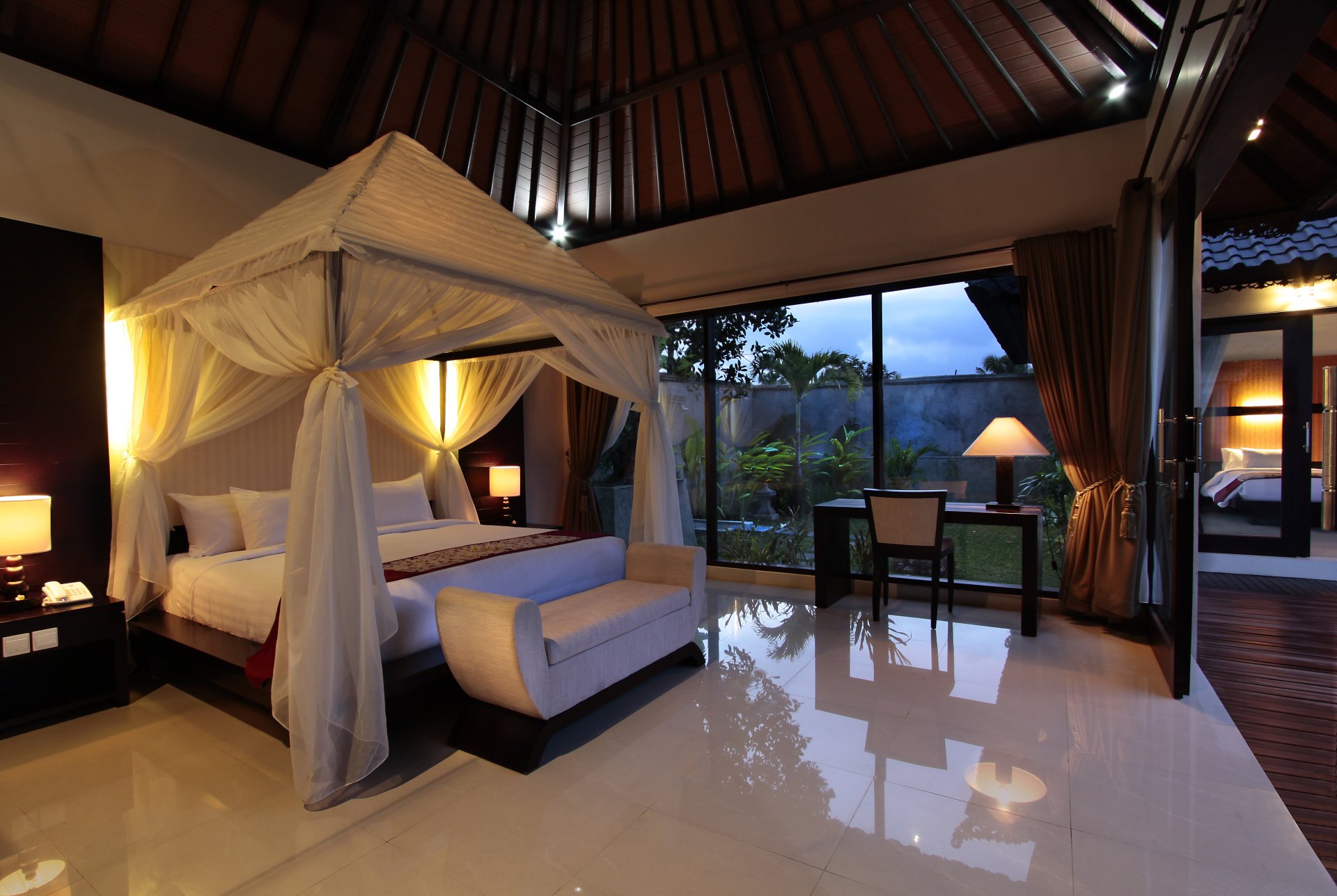 Luxurious 4K Ultra HD Man-Made Room Retreat