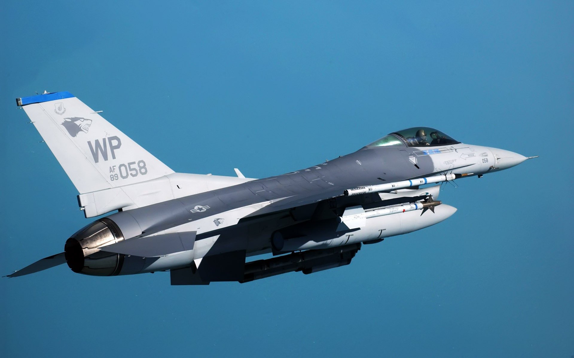 HD Military Wallpaper: General Dynamics F-16 Fighting Falcon in Flight ...