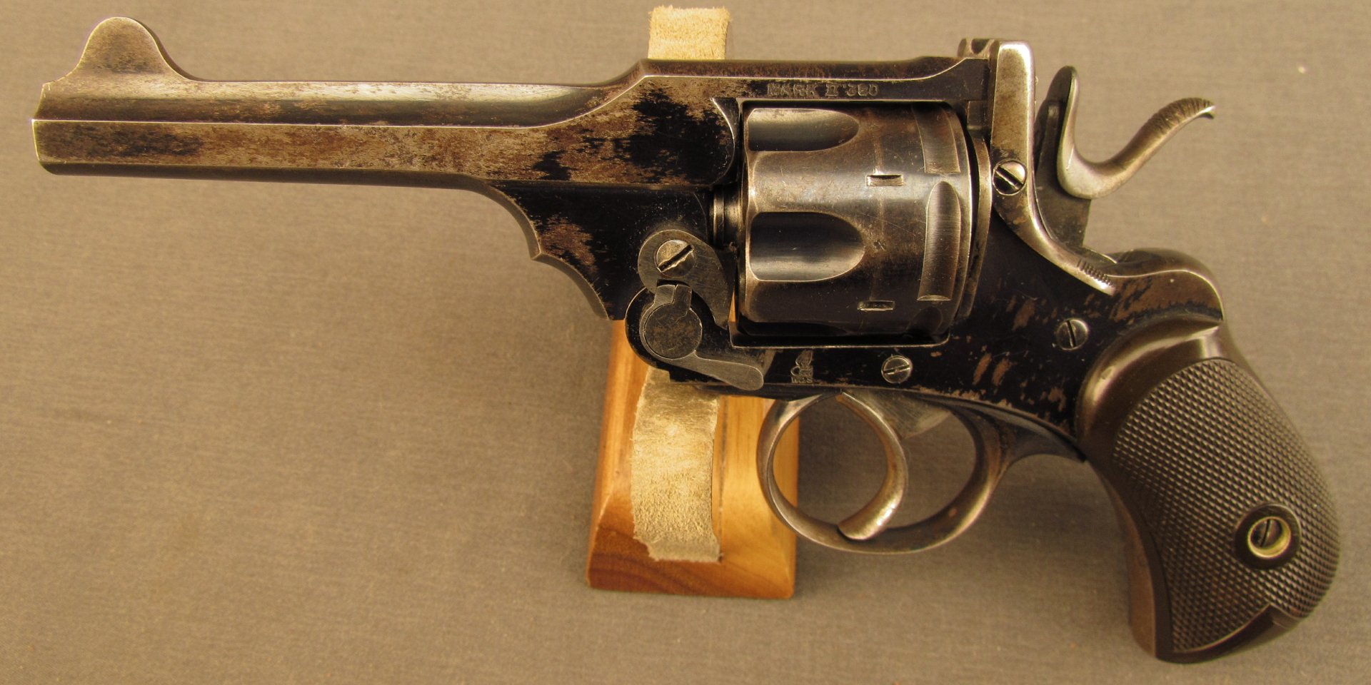 Webley Mk. II Revolver - Desktop Wallpapers, Phone Wallpaper, PFP, Gifs ...