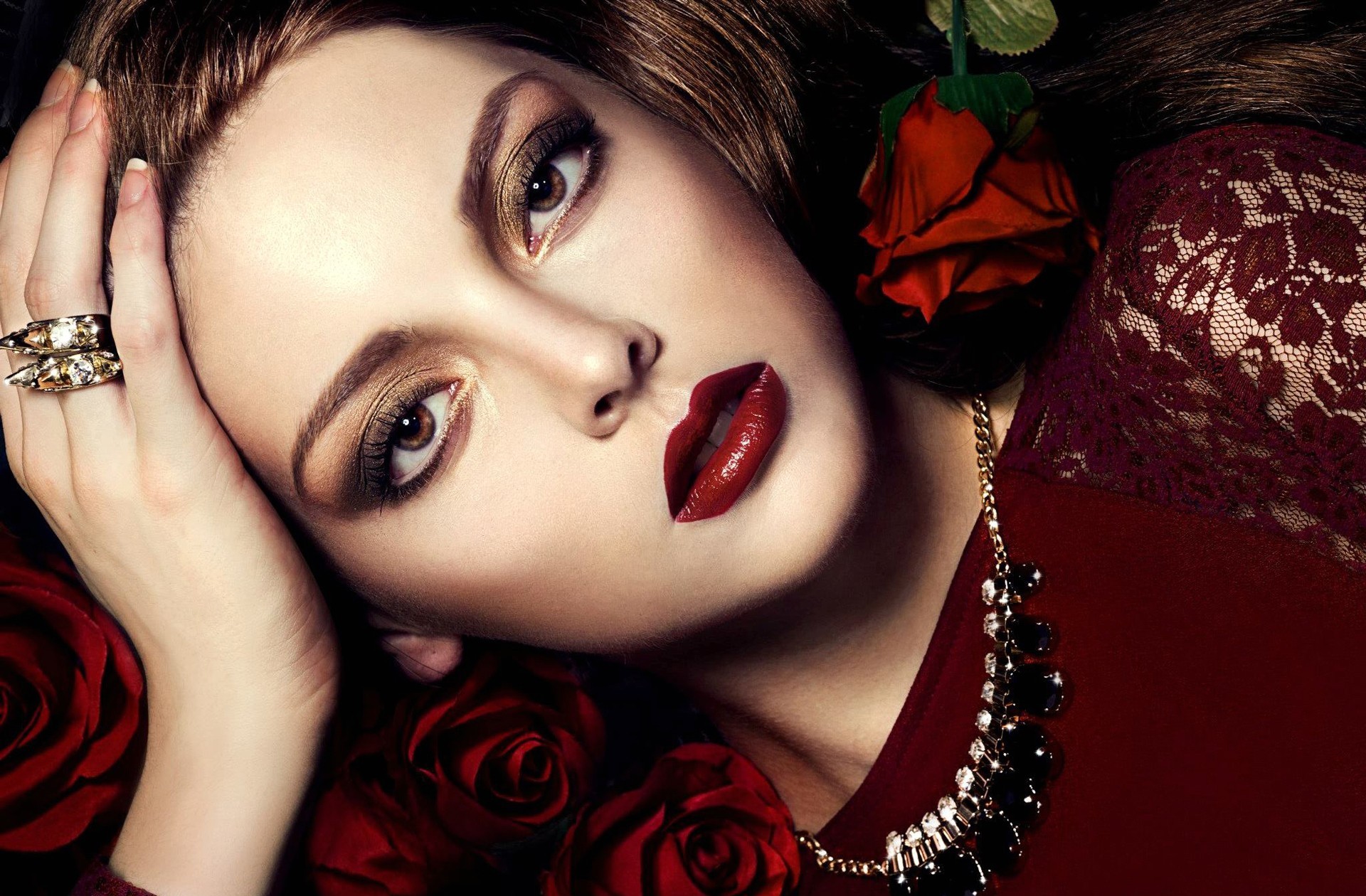 Radiant Elegance: HD Portrait of a Woman’s Graceful Face