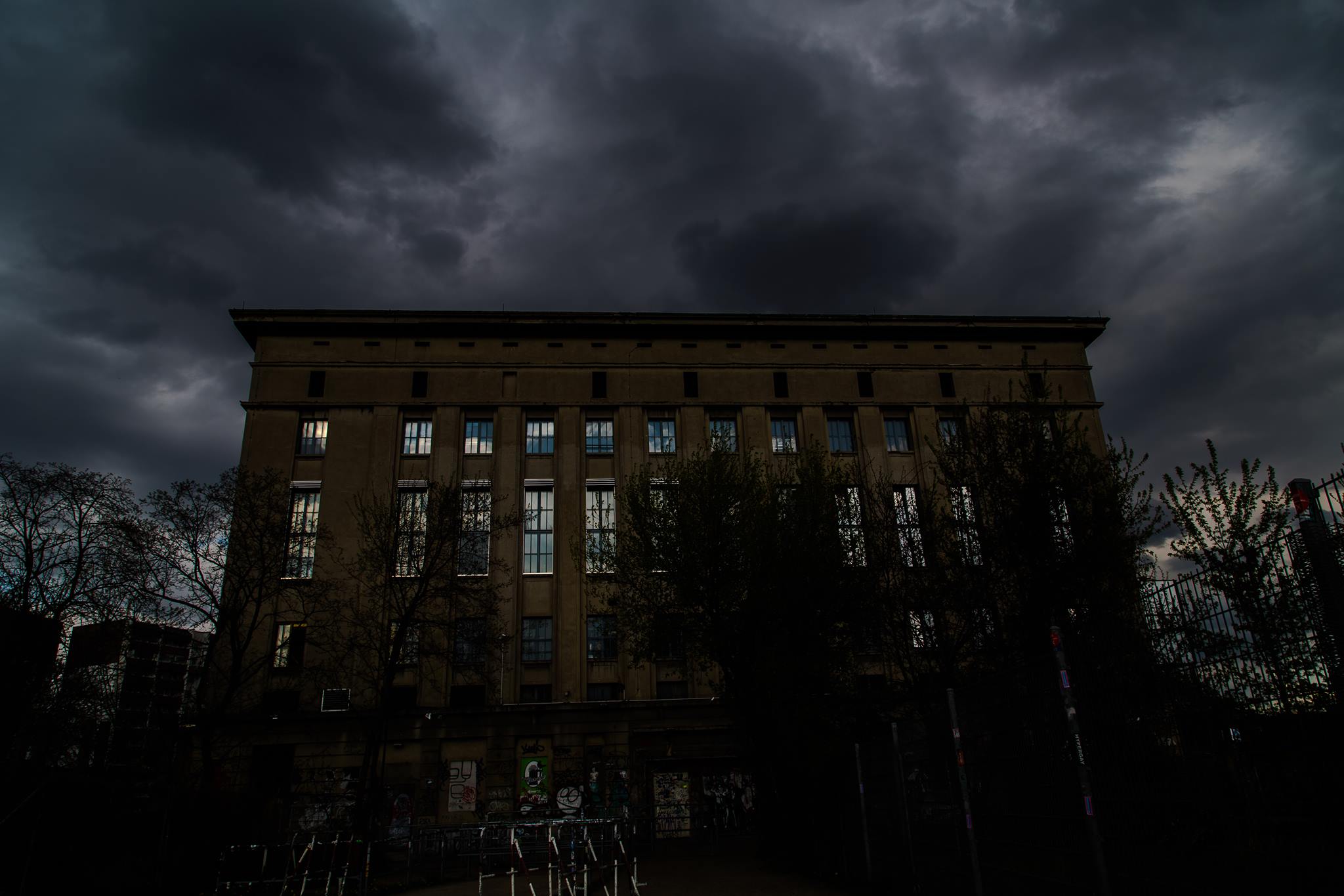 Download Man Made Architecture HD Wallpaper