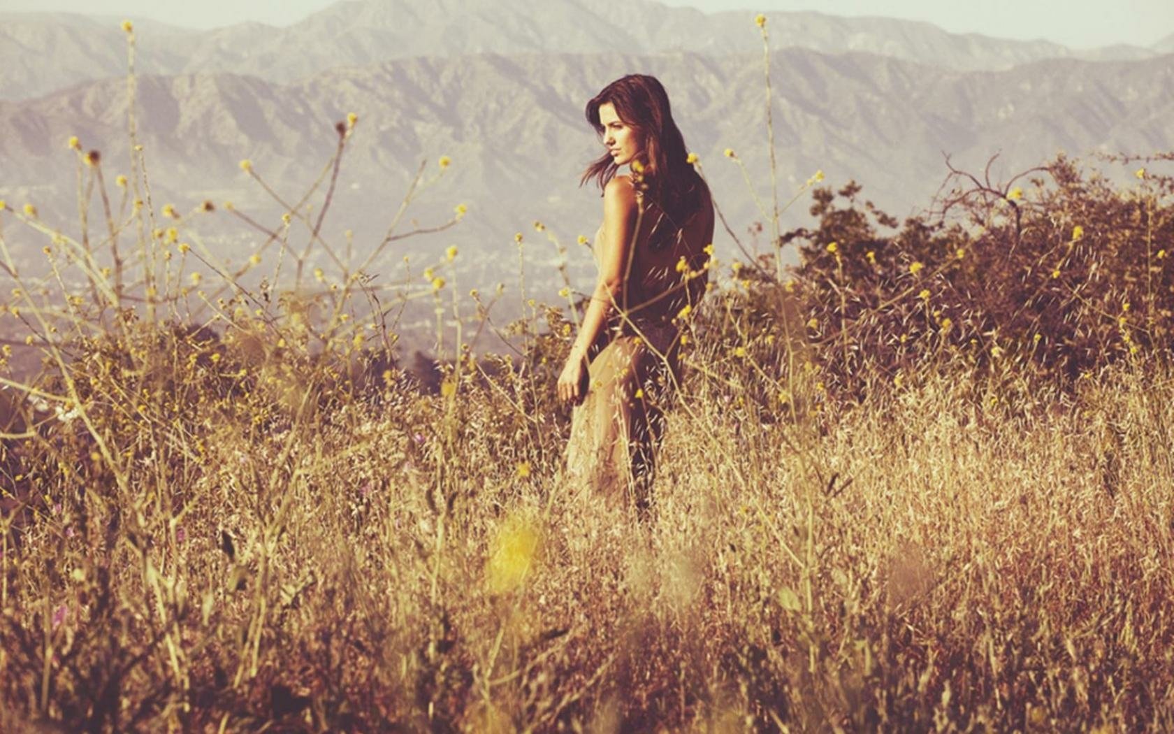 Download Woman Model Wallpaper