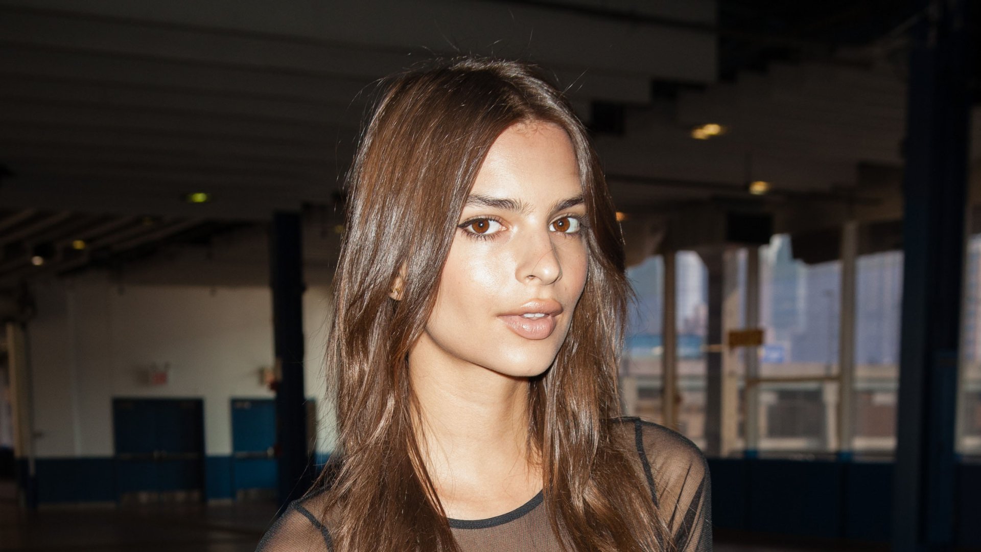 Download American Model Celebrity Emily Ratajkowski HD Wallpaper