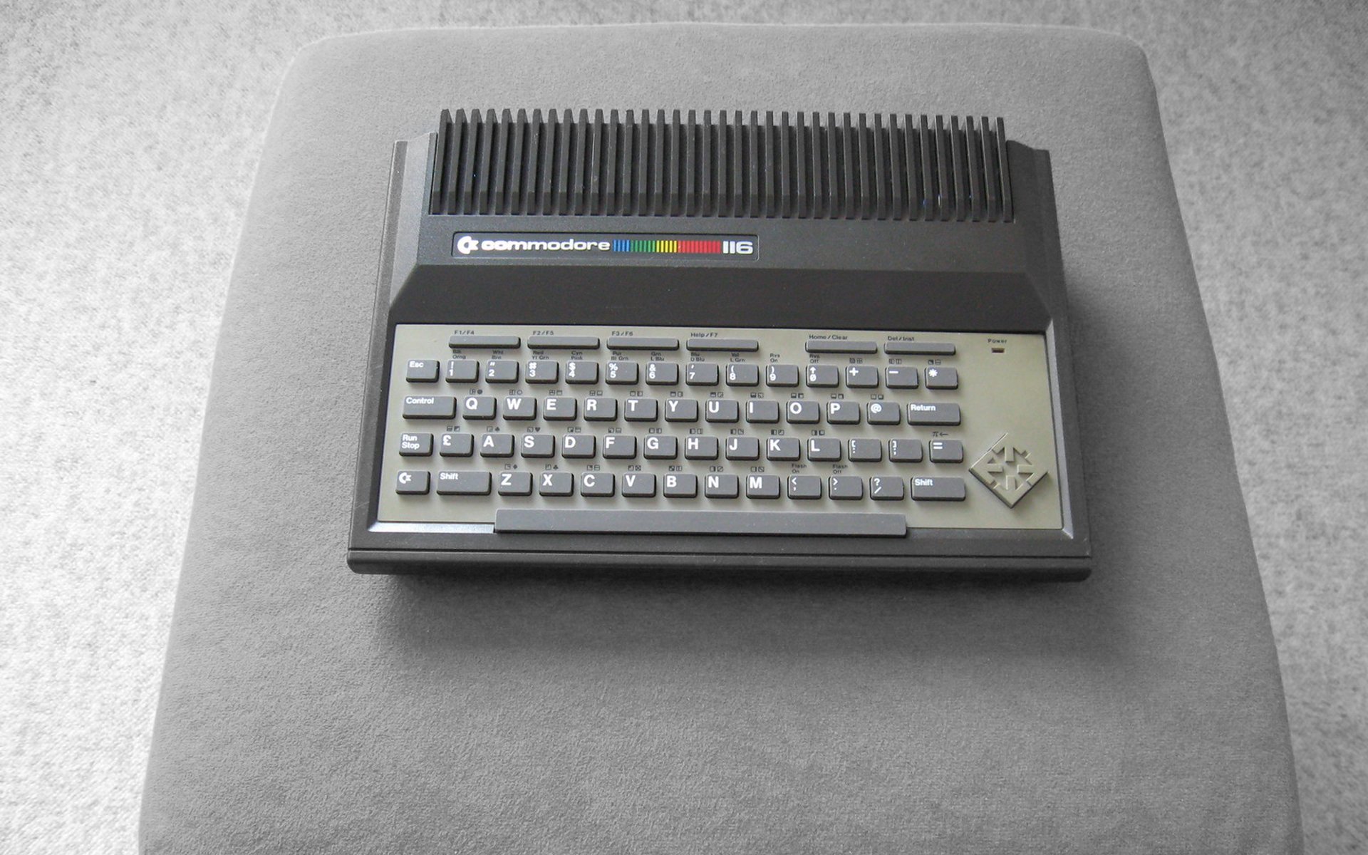 Download Technology Commodore 116 HD Wallpaper