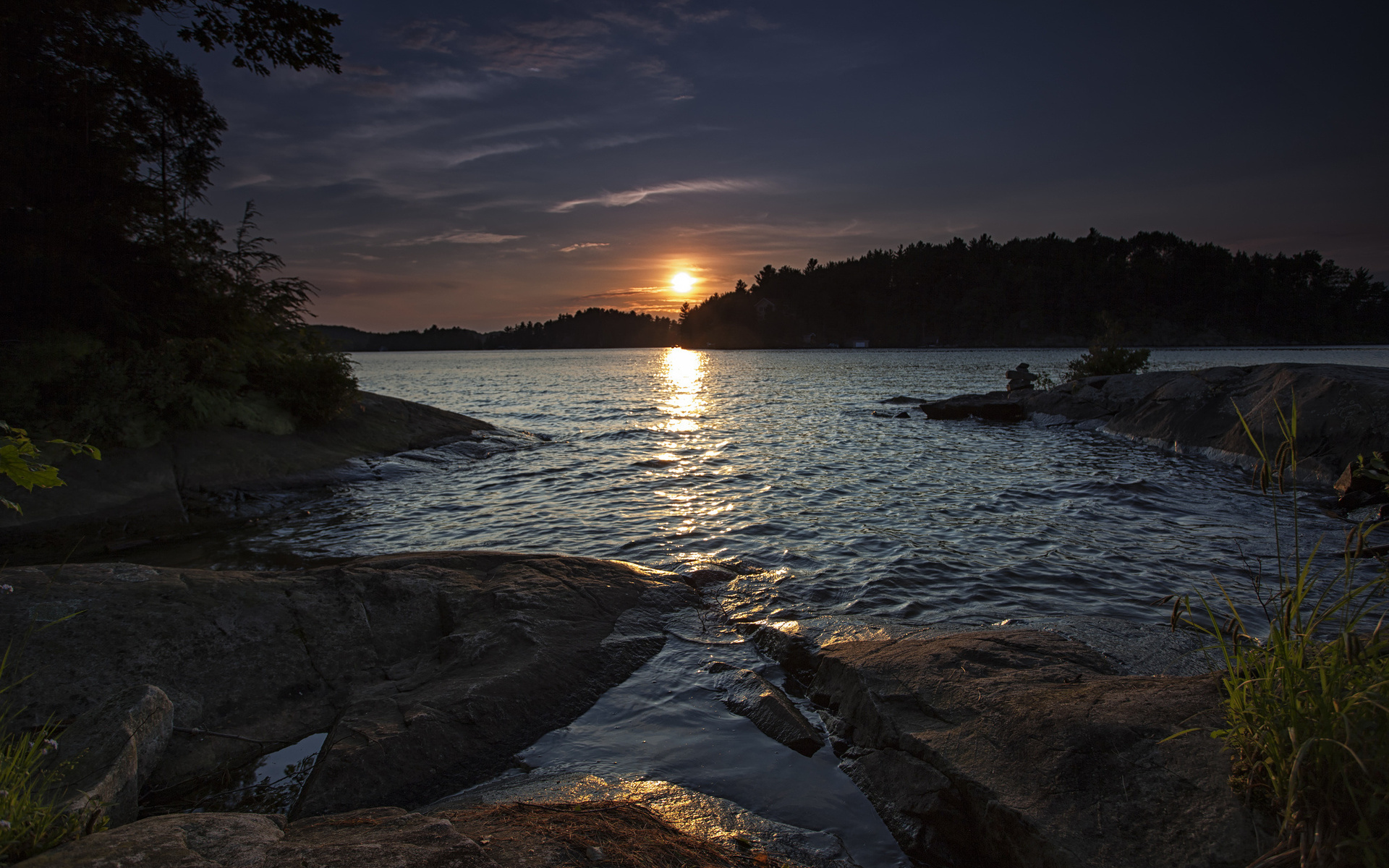 Serene Sunset Over Tranquil Waters – HD Nature Wallpaper