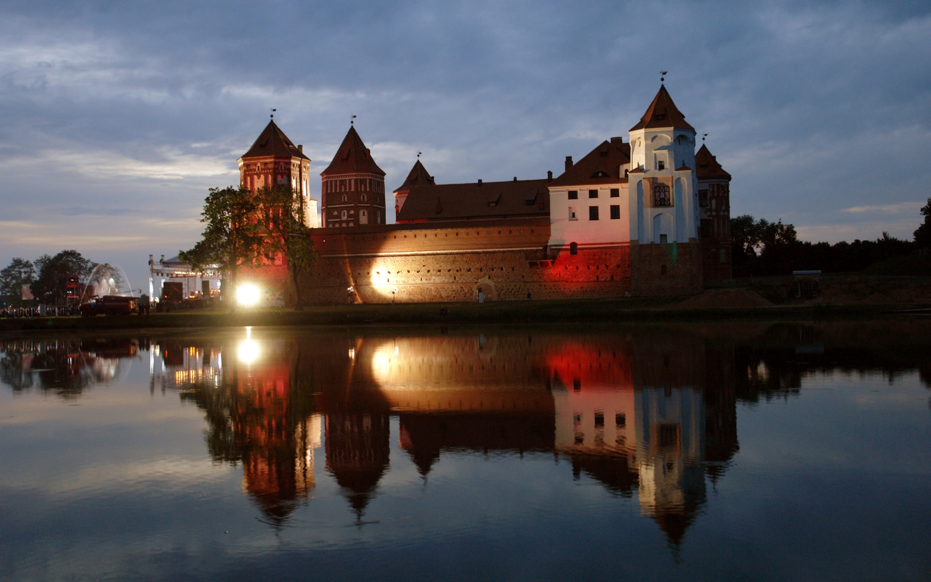 Download Man Made Mirsky Castle HD Wallpaper