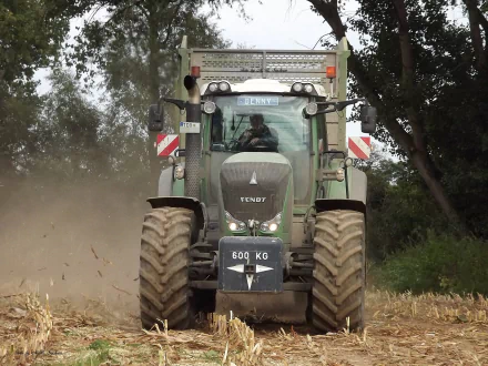 Fendt Tractor - Desktop Wallpapers, Phone Wallpaper, PFP, Gifs, and More!