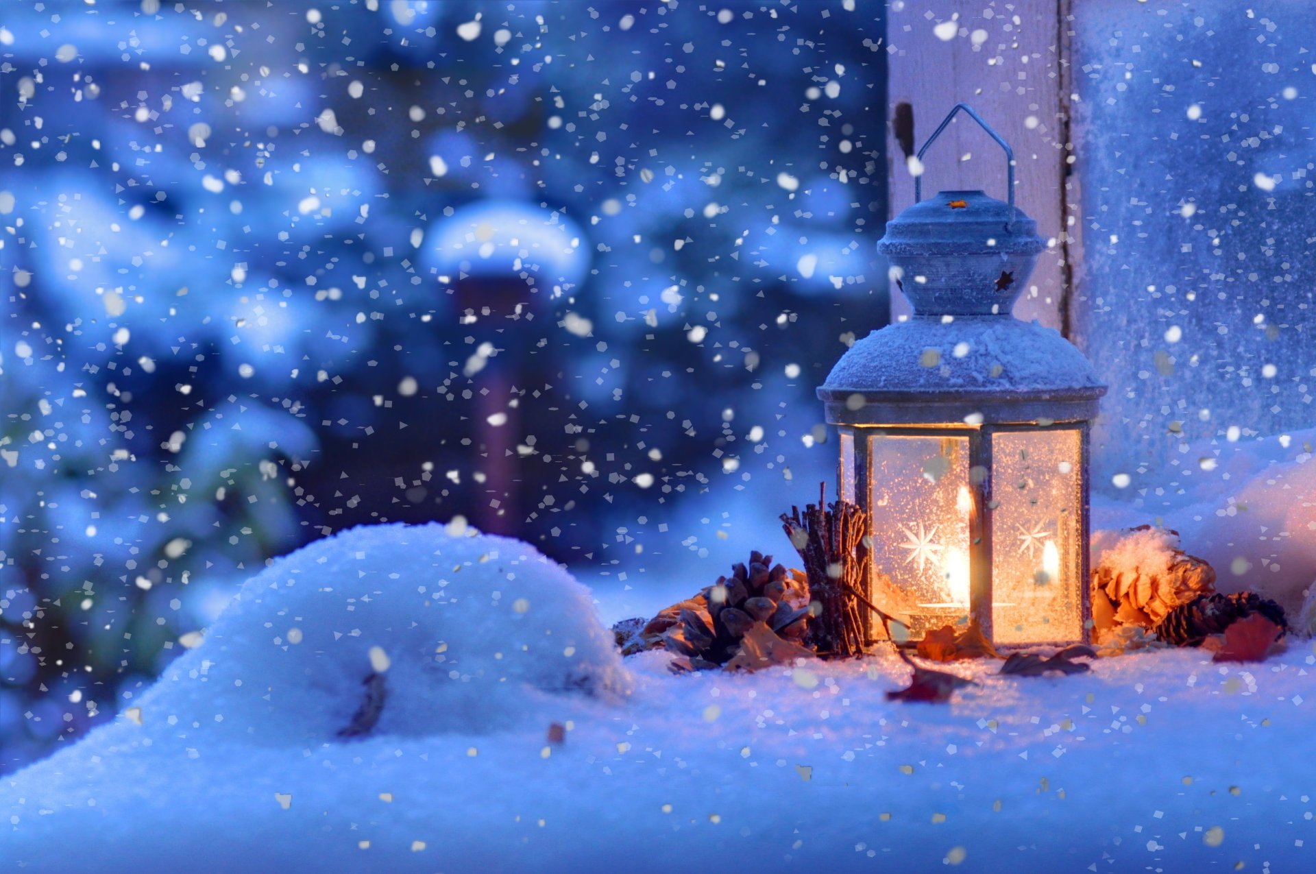 Winter Lantern - 4K Ultra HD Christmas Wallpaper