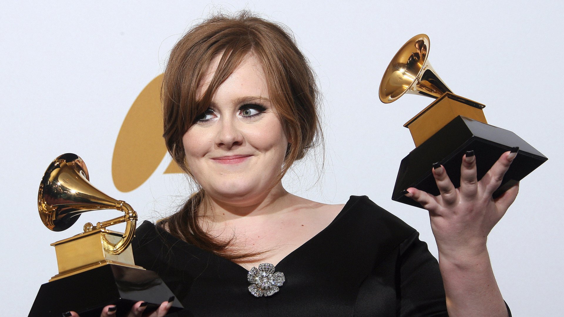 Adele's Grammy Glory: British Music Icon HD Wallpaper