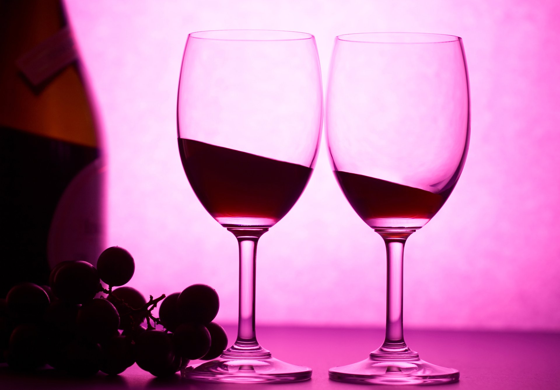 Elegant Red Wine Pairing – 4K Ultra HD Food & Wine Wallpaper